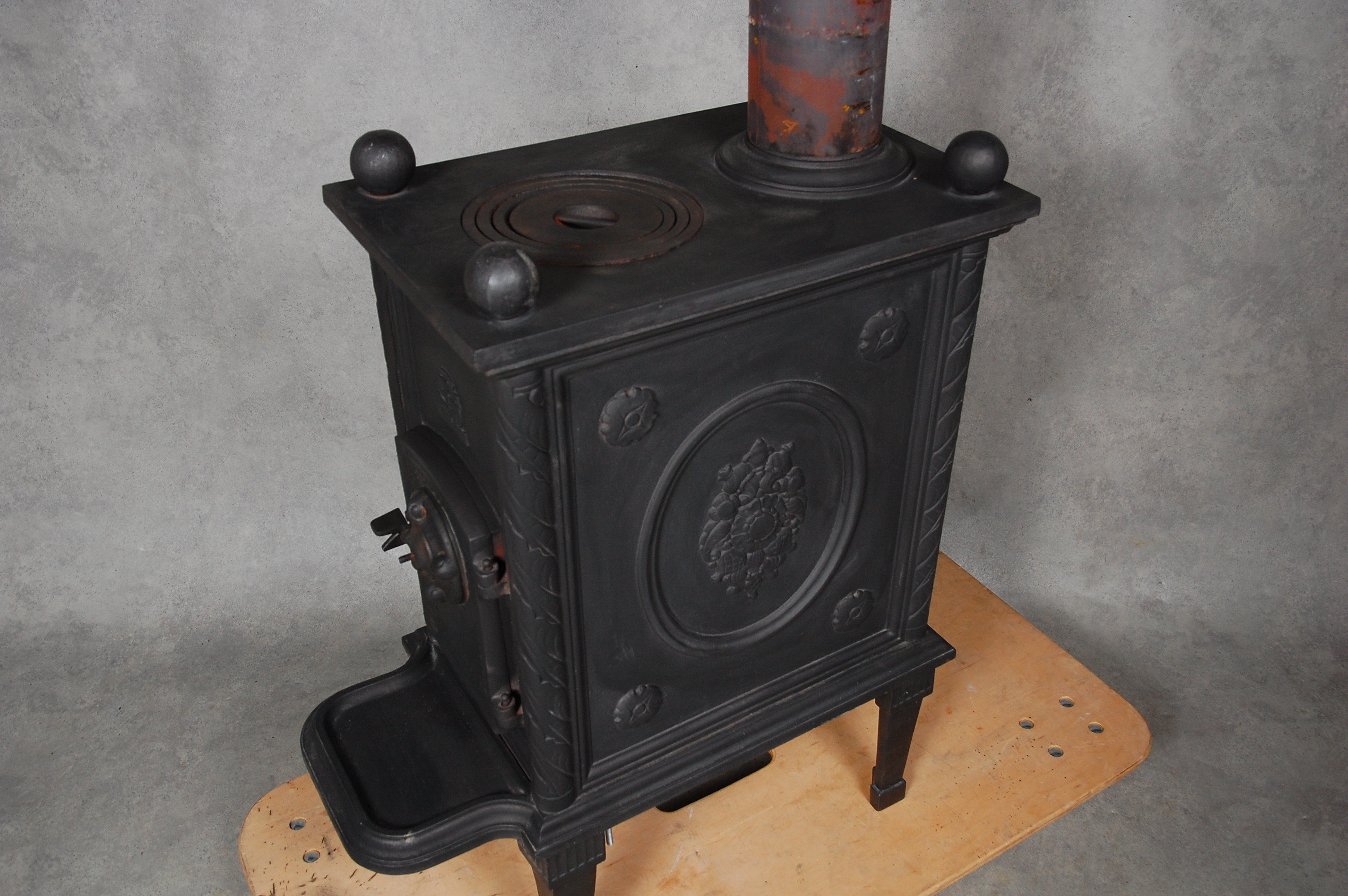 Images for 323196. GJUTJÄRNSKAMMIN, Denmark, early 20th century ...