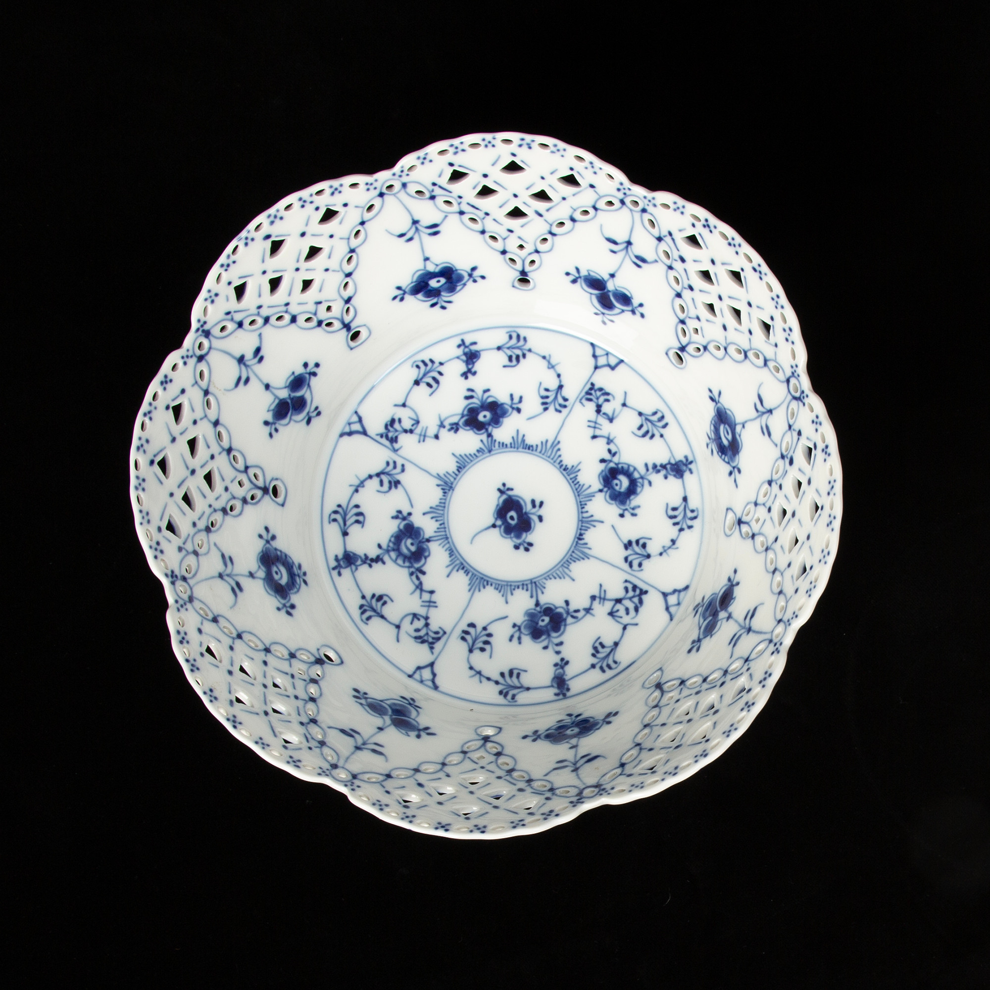 Images for 3250284. BOWL. A “Musselmalet” porcelain, full blond, no ...