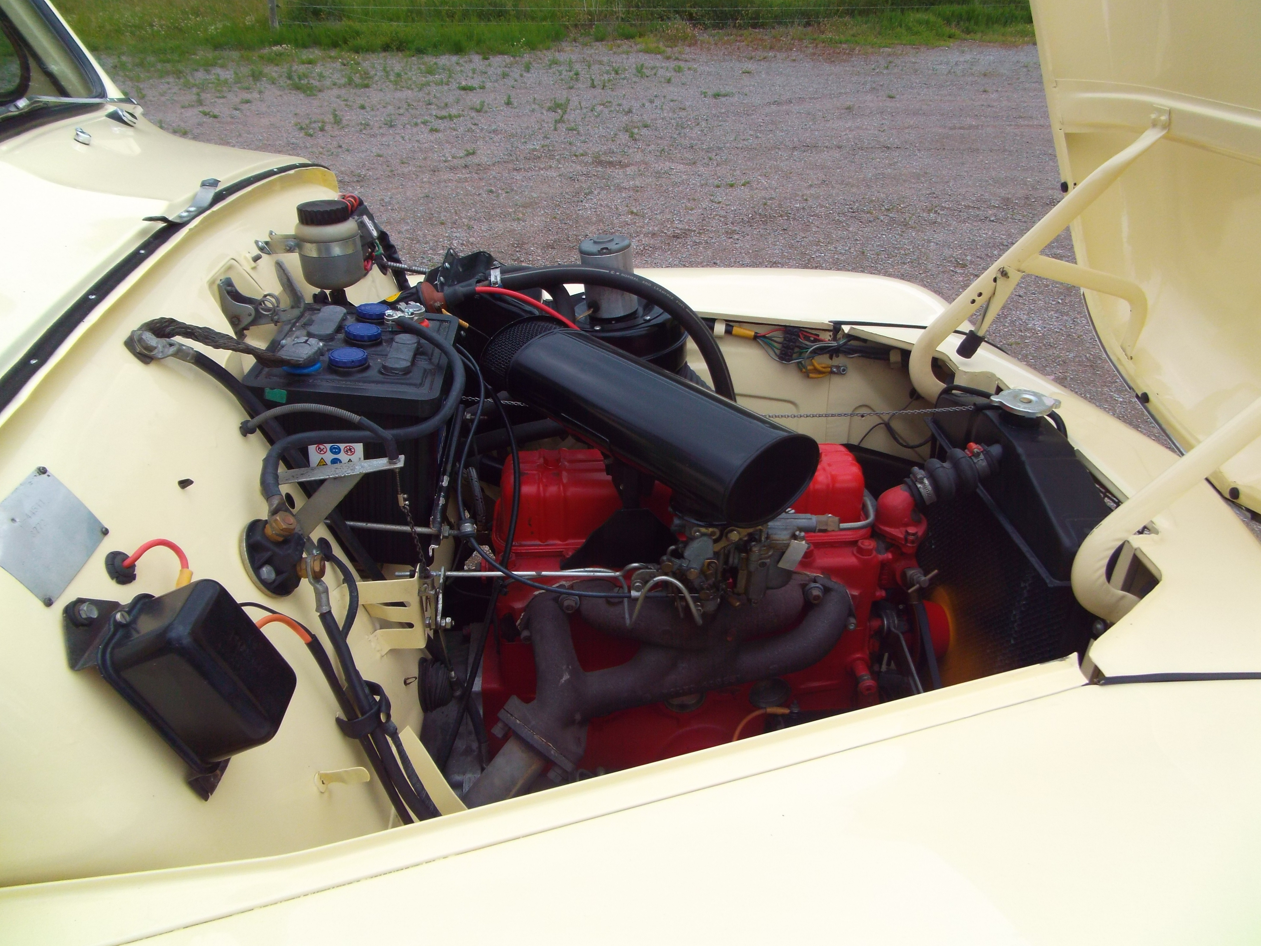 VOLVO-AMBULANS PV 445, förlängd handbyggd Grip-kaross, 1957. Fordon ...