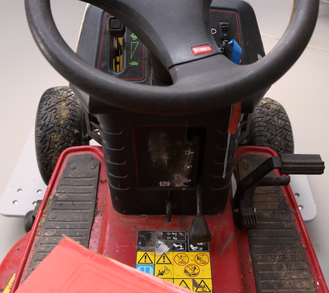 Images for 327446. RIDING MOWERS Toro, Wheel Horse, 14-38 HXL. - Auctionet