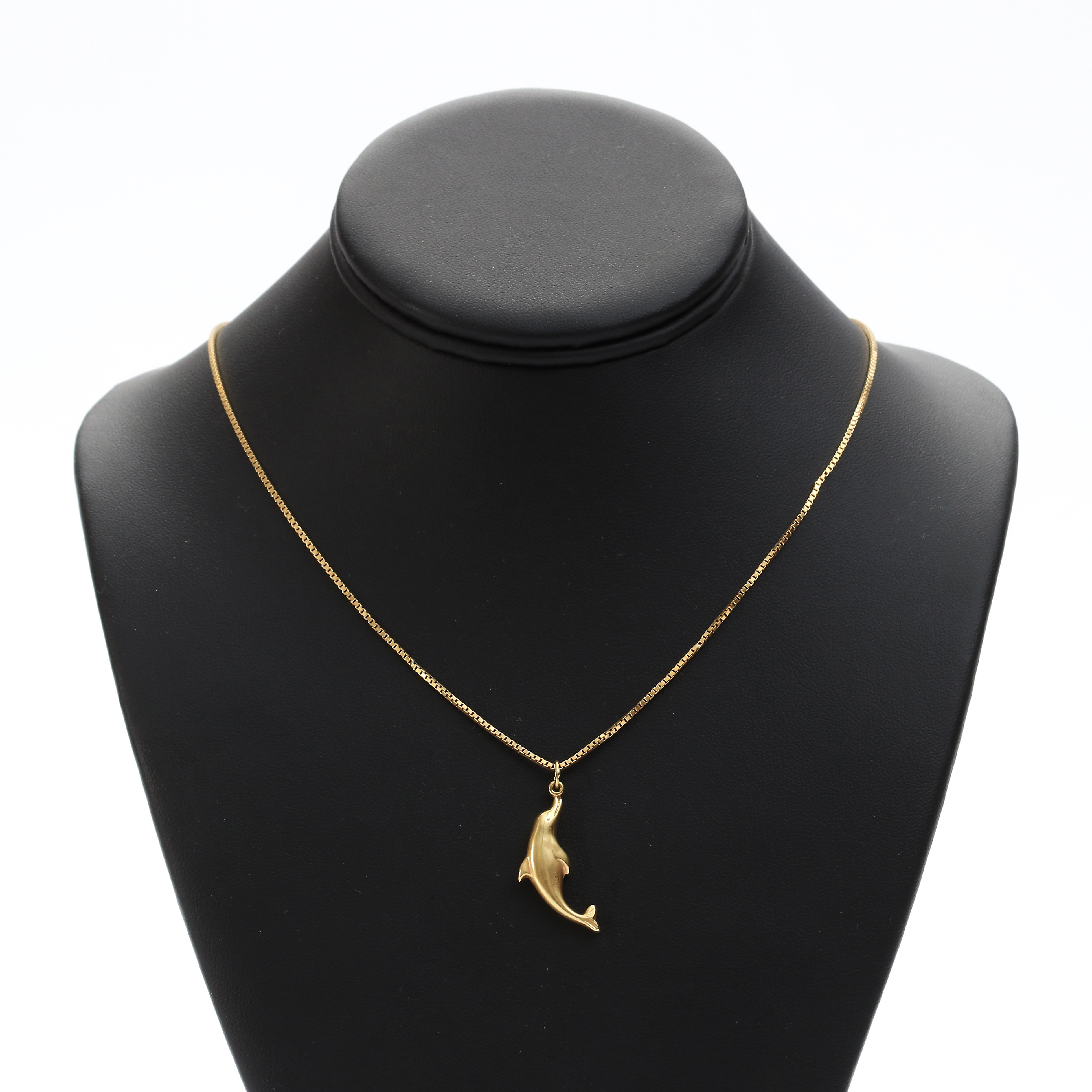HALSBAND, 18k guld, venetialänk Balestra Italien och hänge i form av delfin, vikt ca 11,0 gram ...