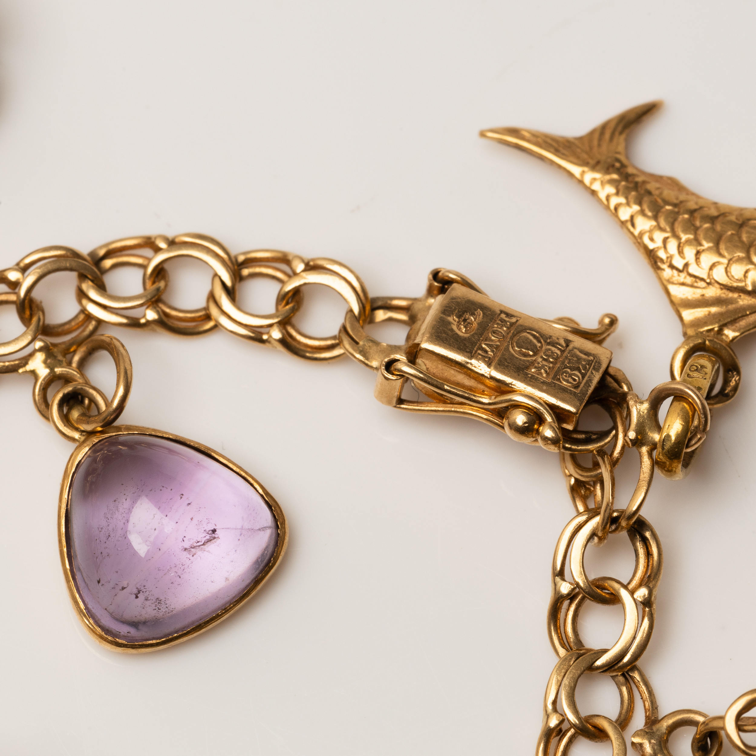 ARMBAND med BERLOCKER, 18k guld. Smycken & Ädelstenar - Armband - Auctionet