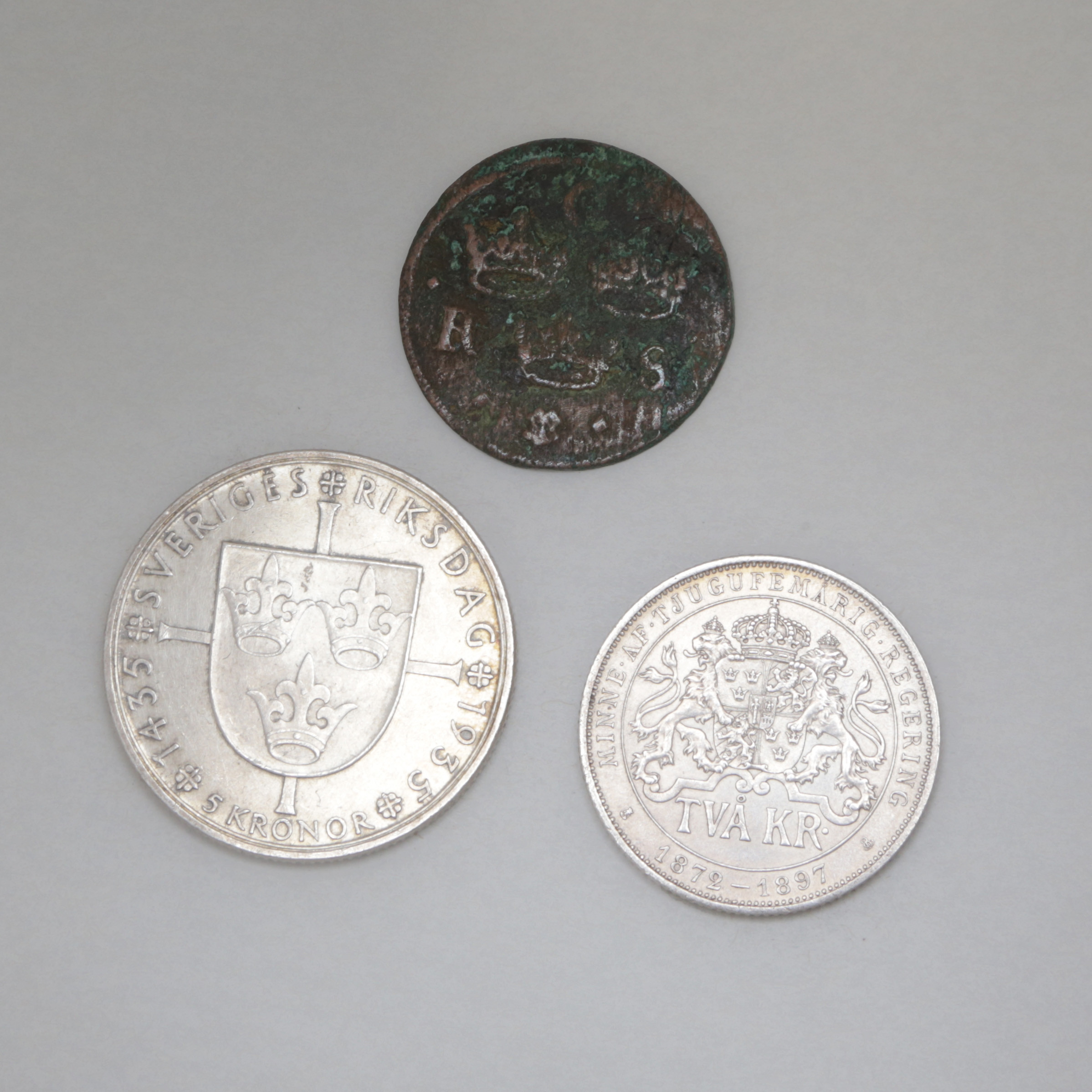 MYNT, 3 delar, 2 kr silver Oscar II regeringsjubileum 1897, Silvermynt ...