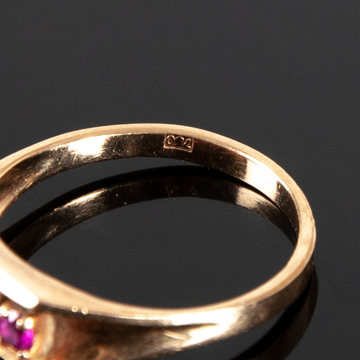 RING GULD 18K och RUBINER. 3,58g. Smycken & Ädelstenar - Ringar - Auctionet