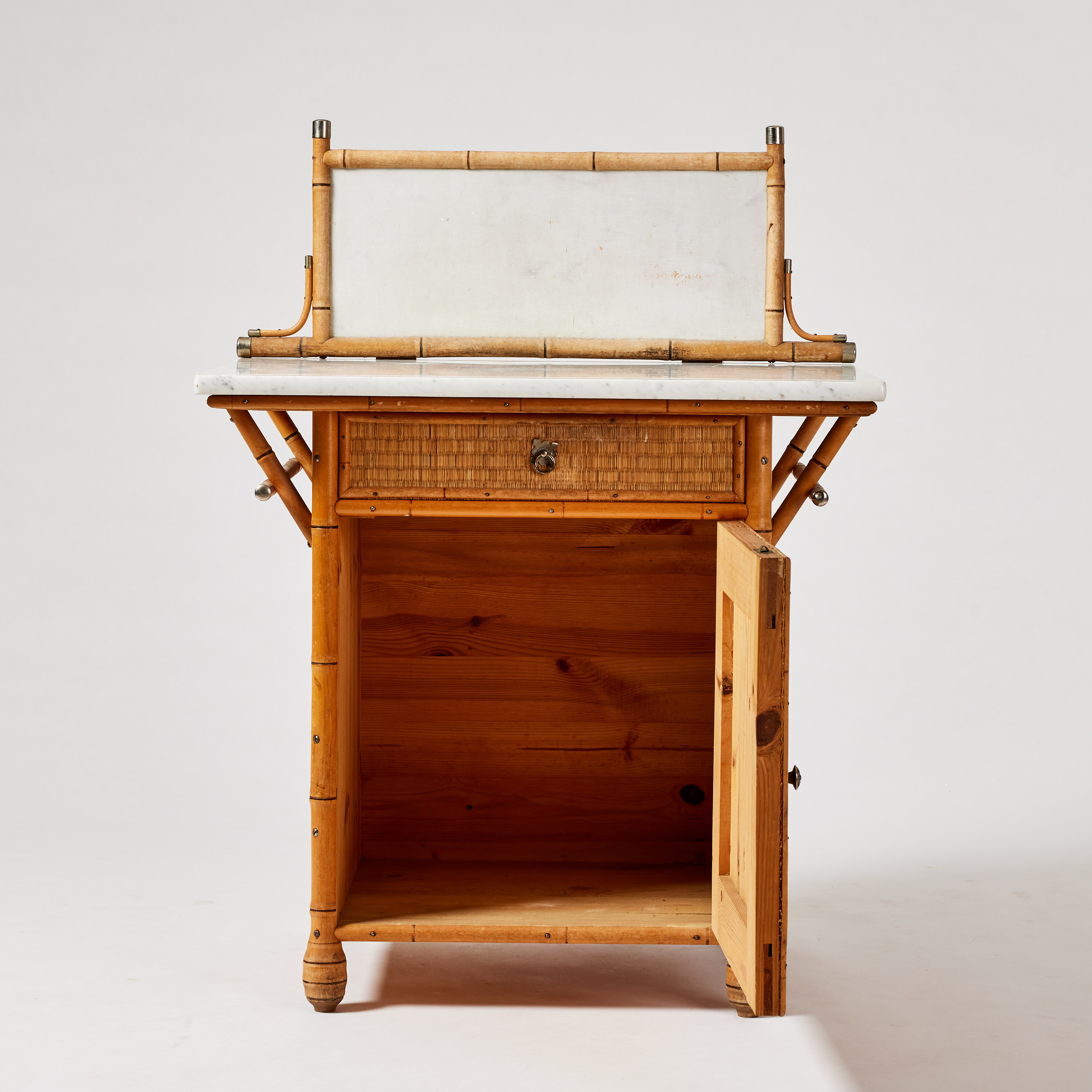 Images for 3366933. BODAFORS CHAIR- & MÖBELFABRIK, a colonial-style ...