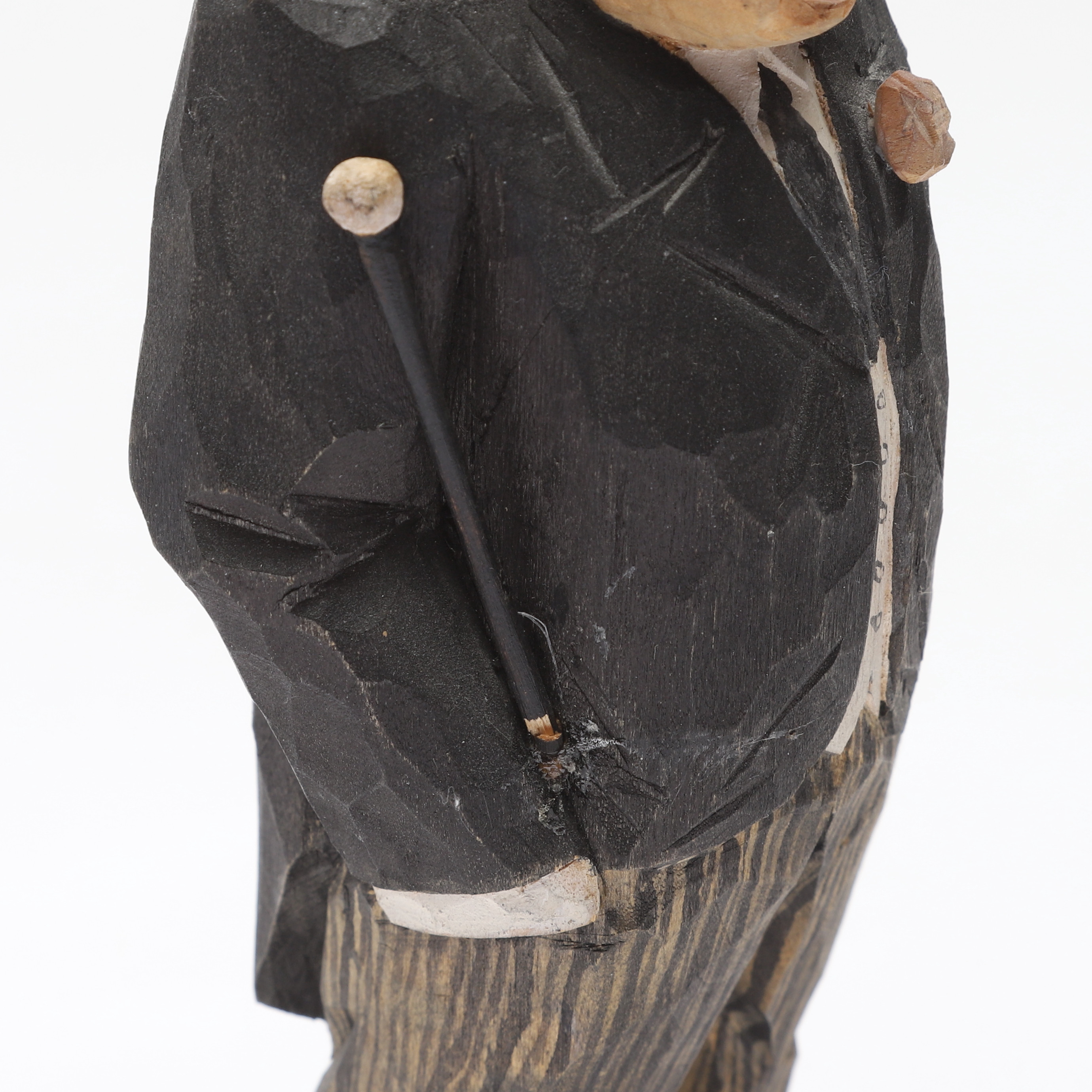 TRÄFIGURER, 3 st, b.la. Axel Ericson, Västervik, signerade och daterade ...