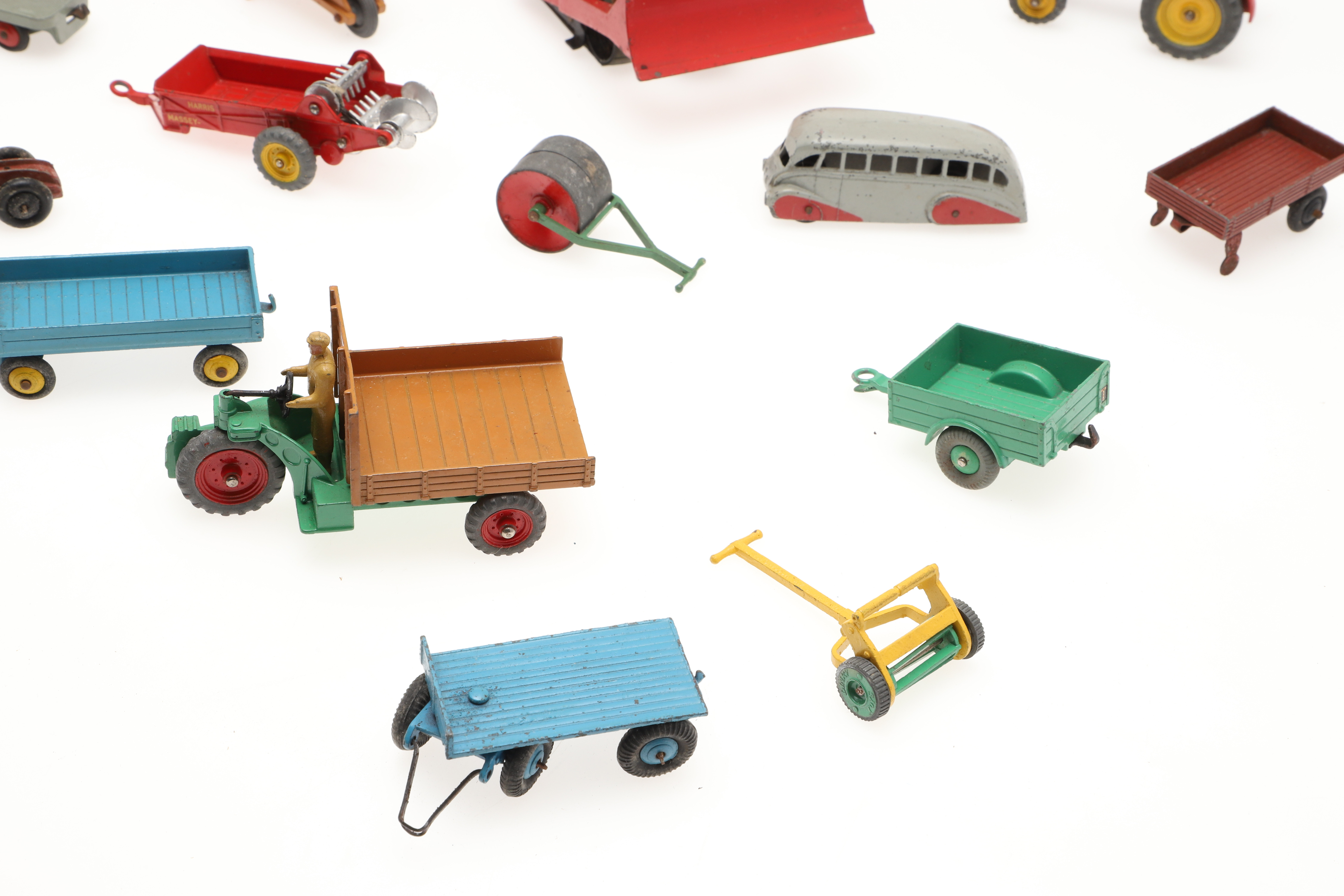 DINKY TOYS - FARM ACCESSORIES & OTHER ITEMS. Toys - Toys - Auctionet
