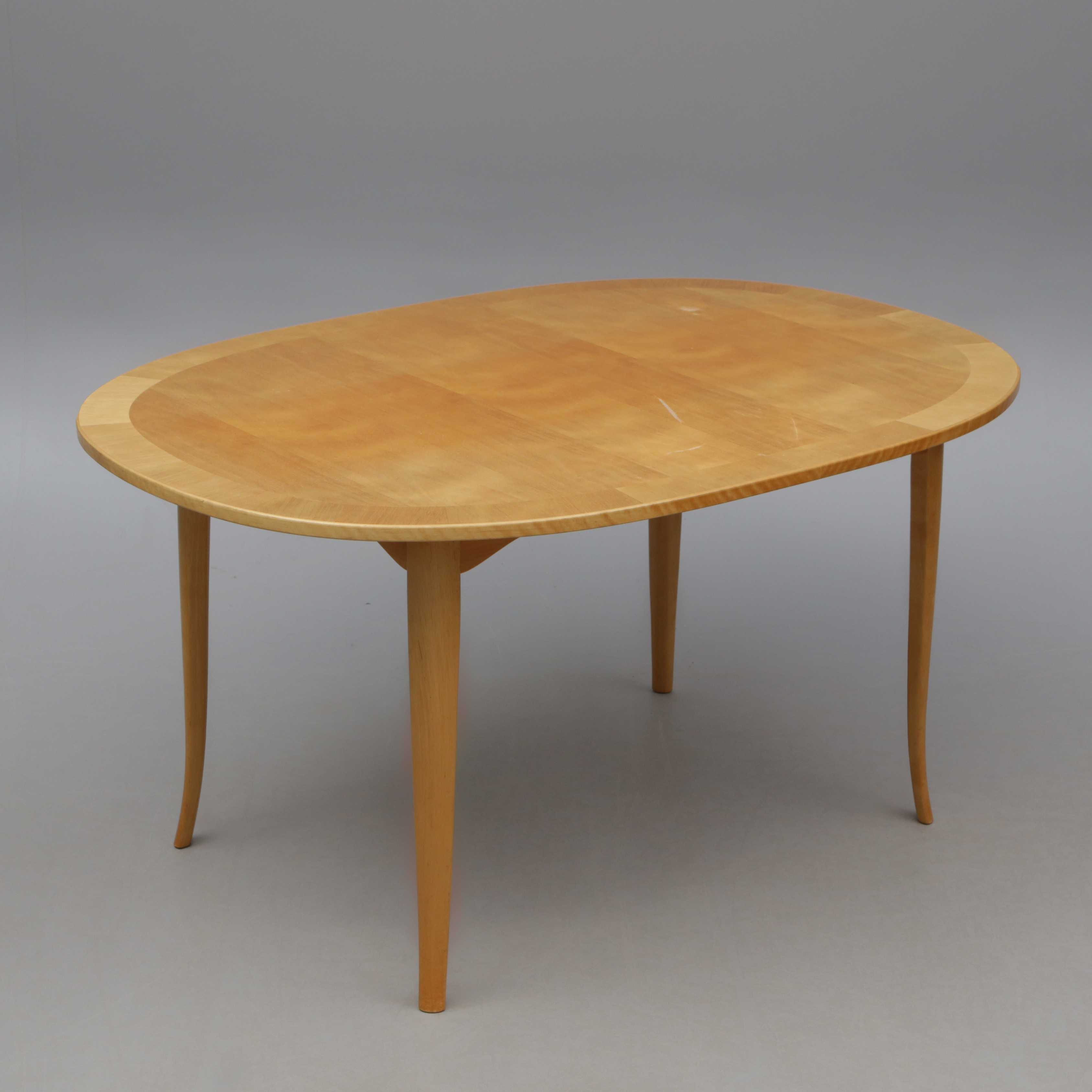 CARL MALMSTEN. BORD, Ovalen, signerat. Möbler - Bord - Auctionet