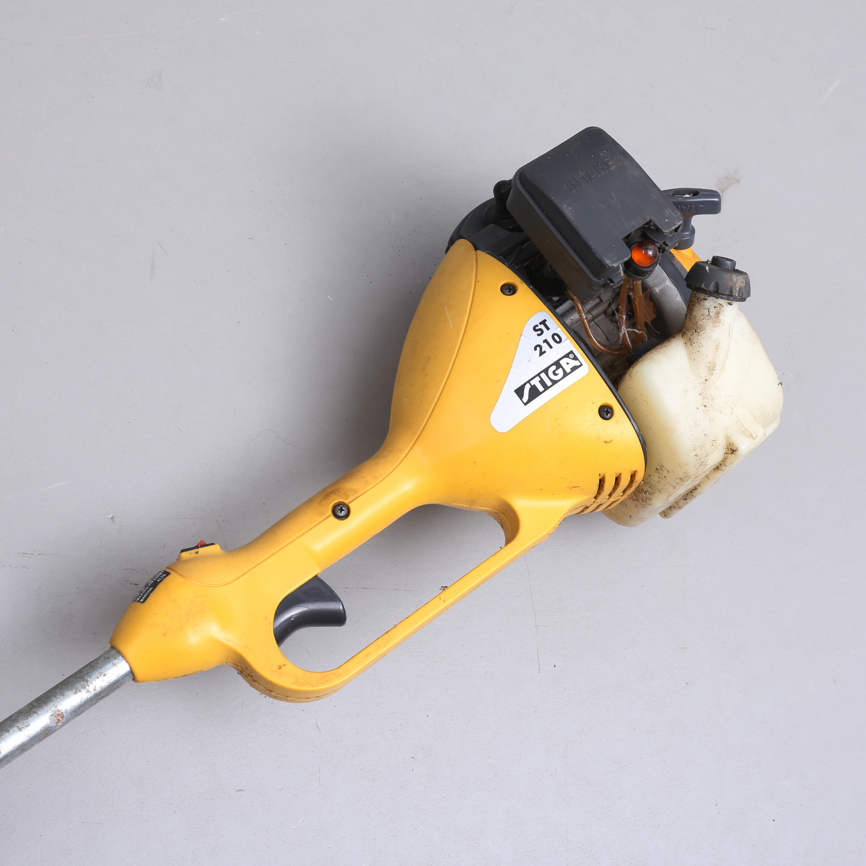 GRÄSKLIPPARE samt GRÄSTRIMMER. Övrigt - Moderna Verktyg - Auctionet