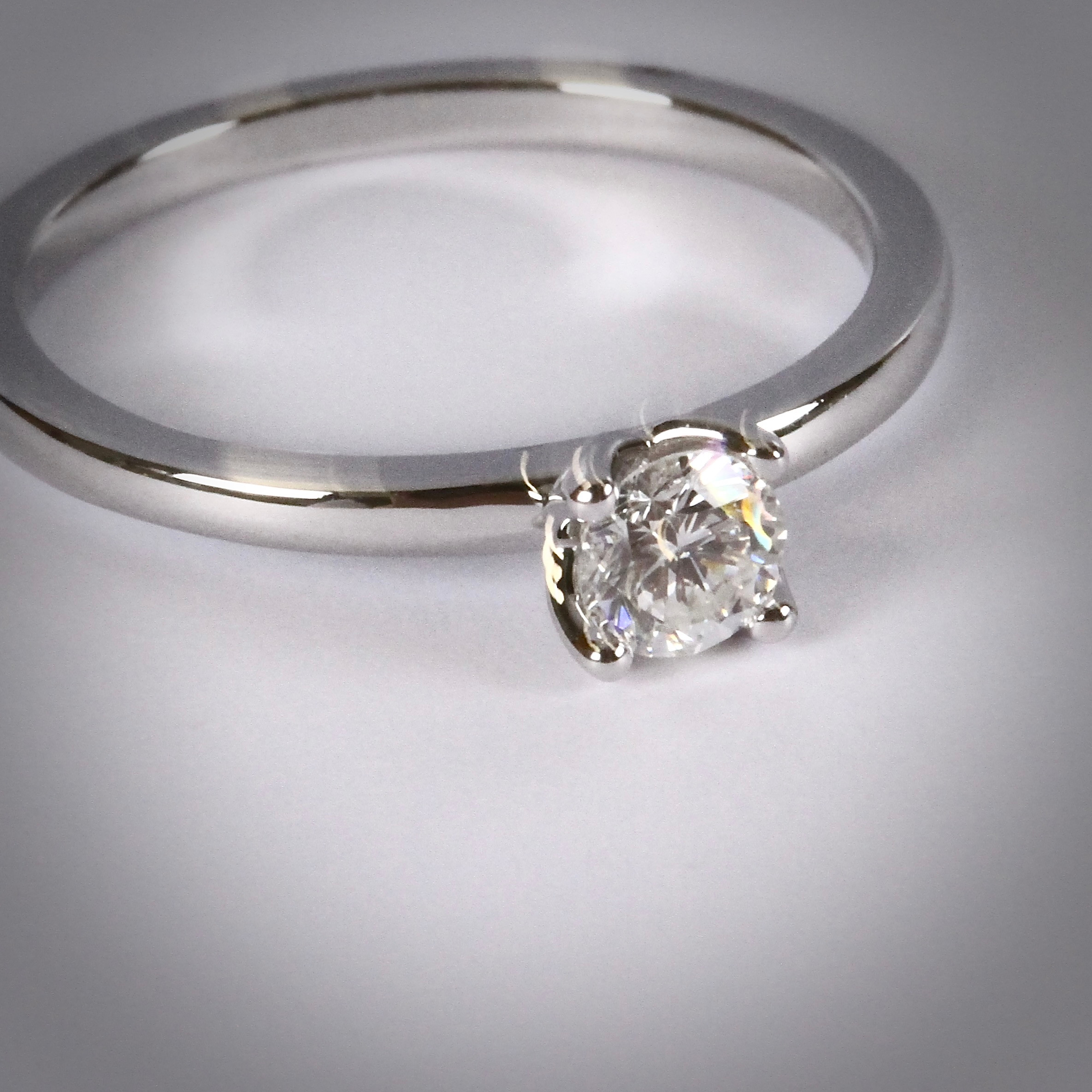 ENSTENSRING, 0,29ct, vitguld 18K. Smycken & Ädelstenar - Ringar - Auctionet