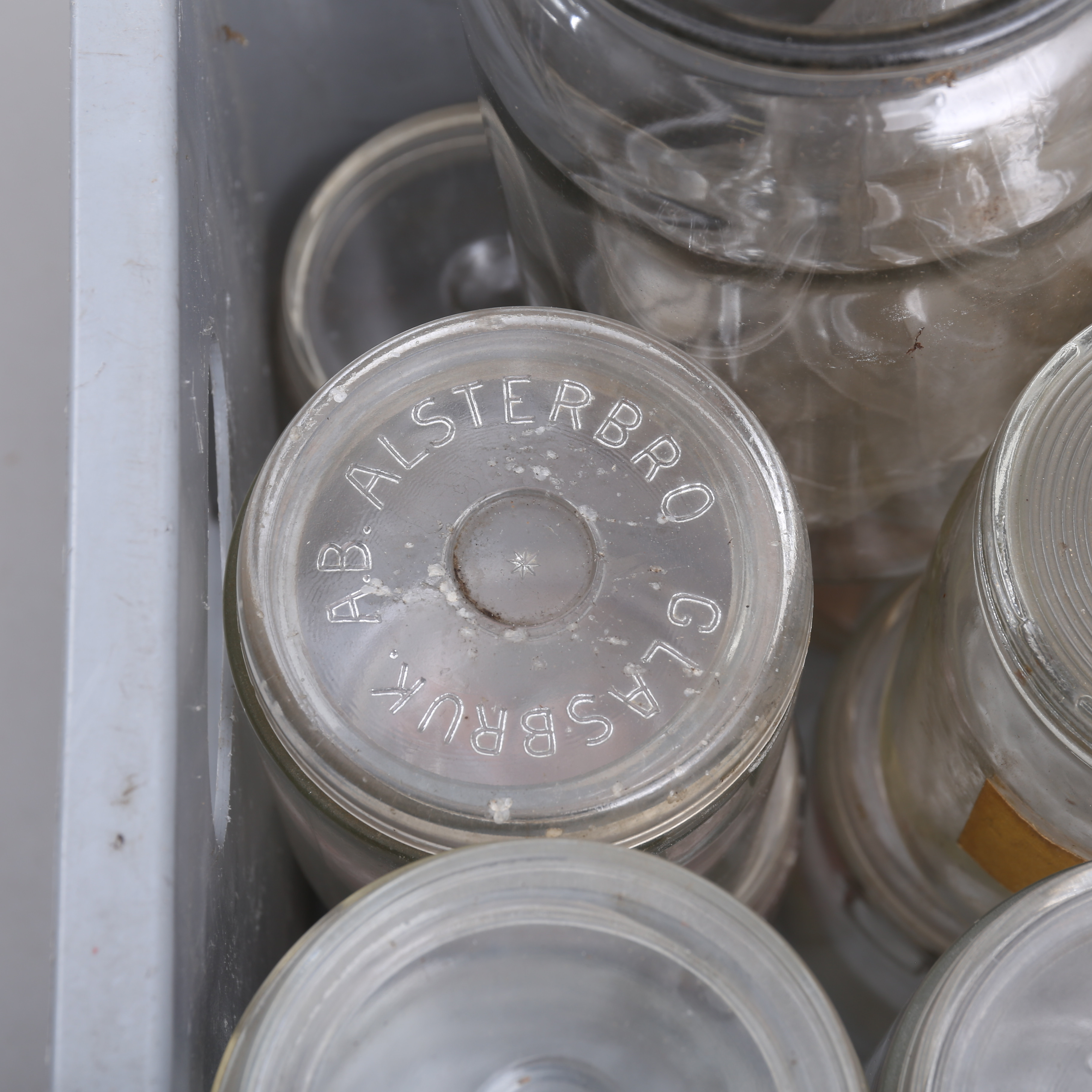 Bilder för 3481263. GLASBURKAR med lock, 35 st sk konserveringsburkar ...