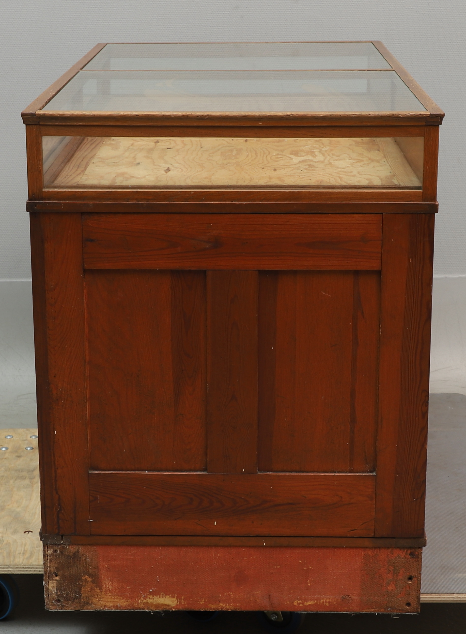 Images for 3545941. A 1950's wood, glass and metal shop counter ...