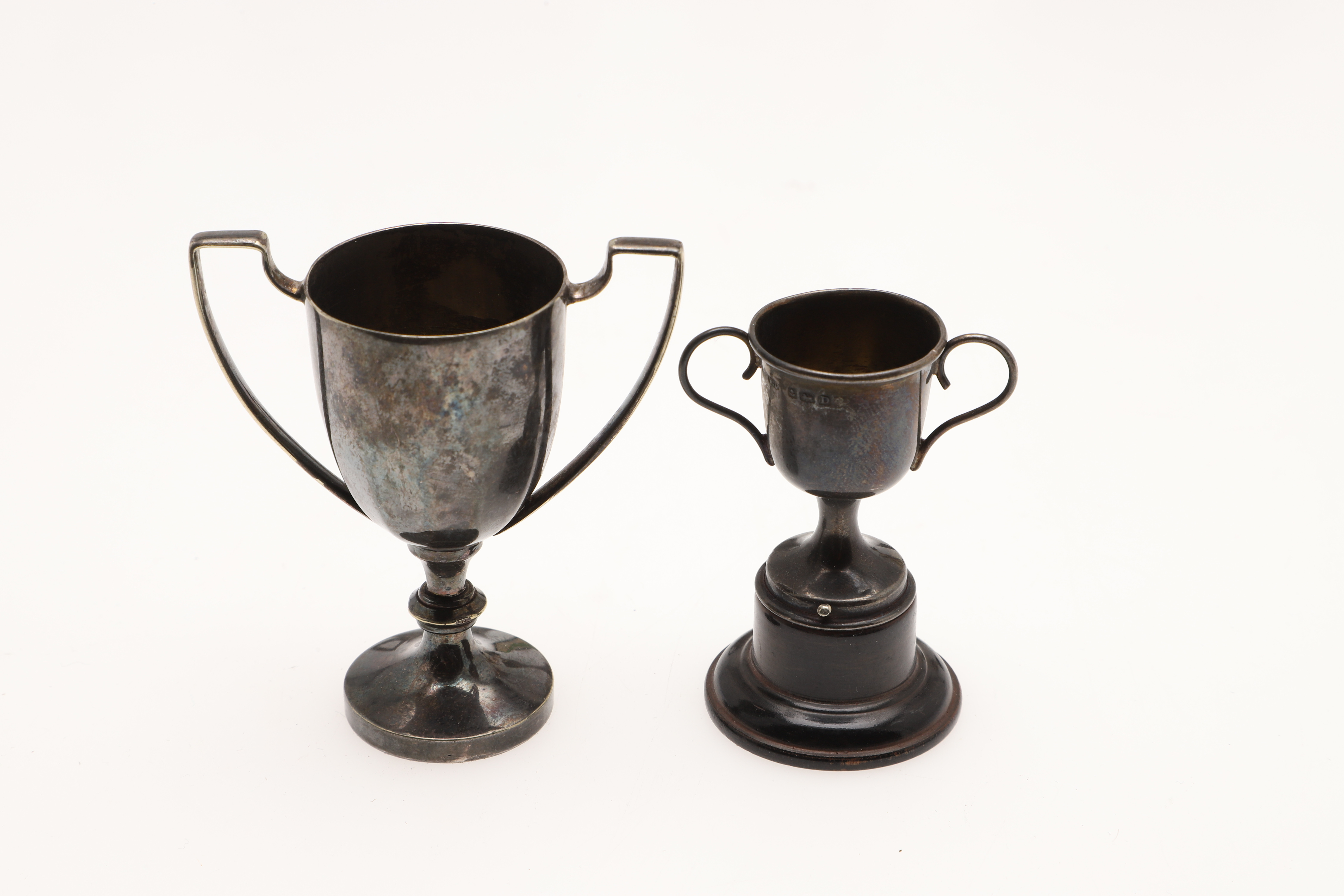 Images for 3569643. A VINTAGE BOTTLE OF GORDON'S GIN, FIVE SILVER ...