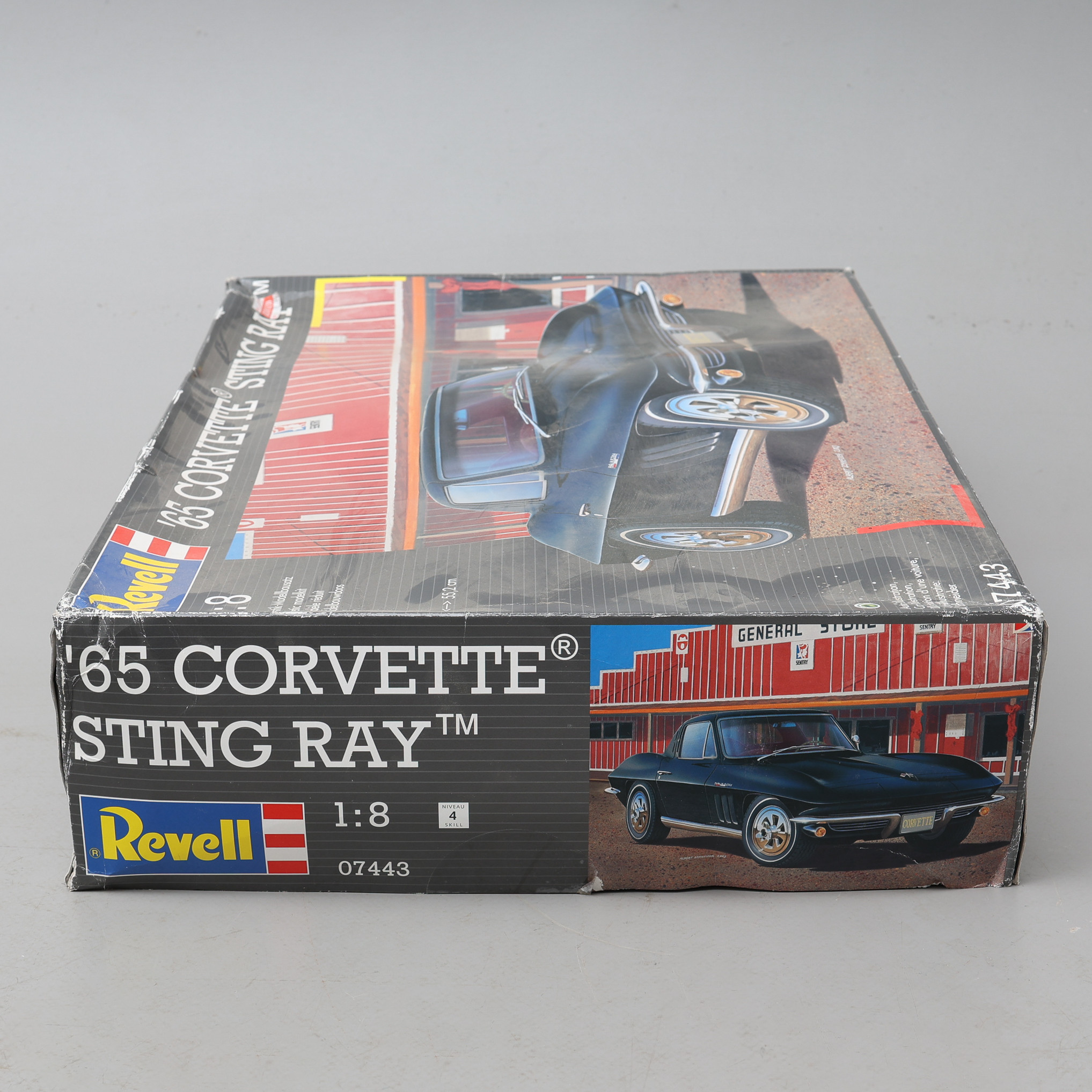Images for 3576287. KIT, REVELL, “65 CORVETTE STING RAY”, 1/8. - Auctionet