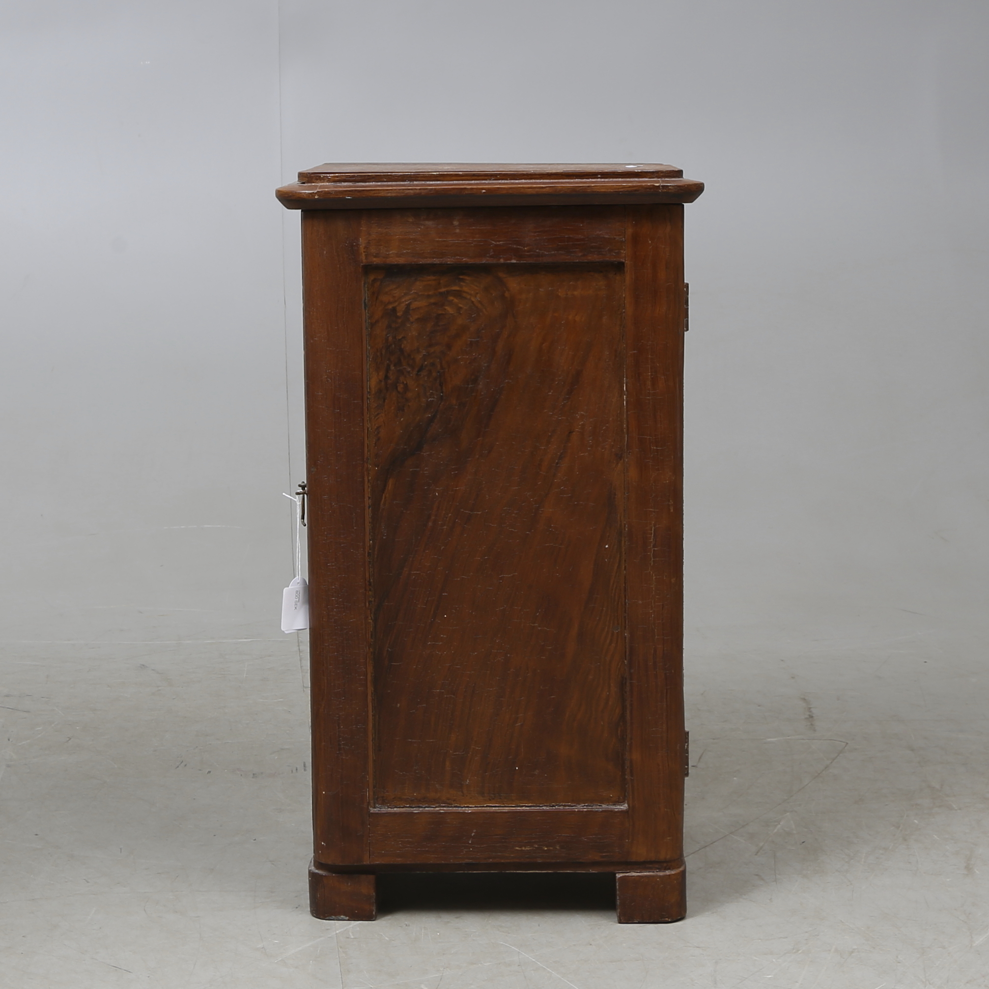 KOMMOD, 1800-tal. Möbler - Skåp & Hyllor - Auctionet