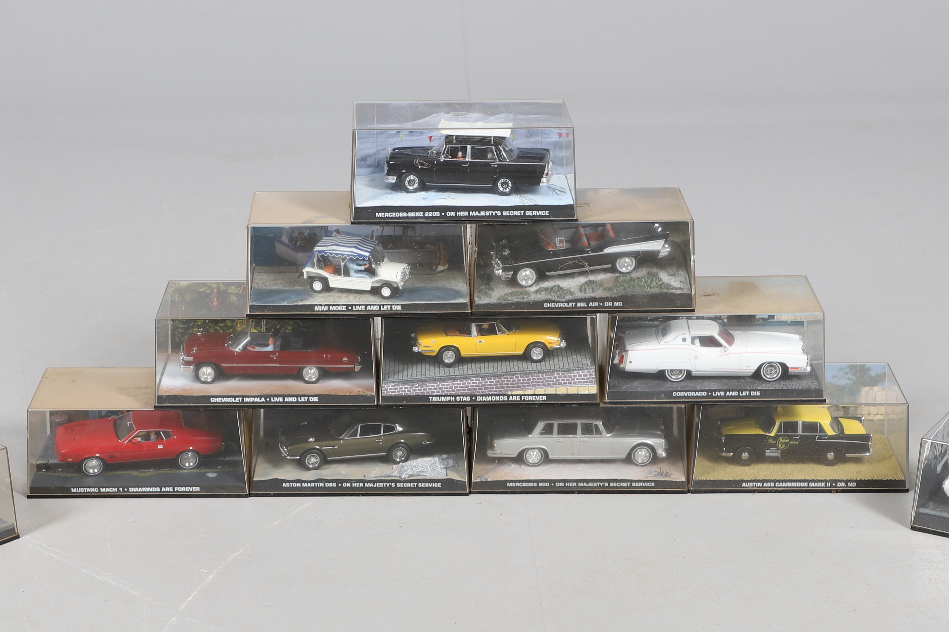 Images for 3761949. JAMES BOND COLLECTION - BOXED MODEL CARS. - Auctionet