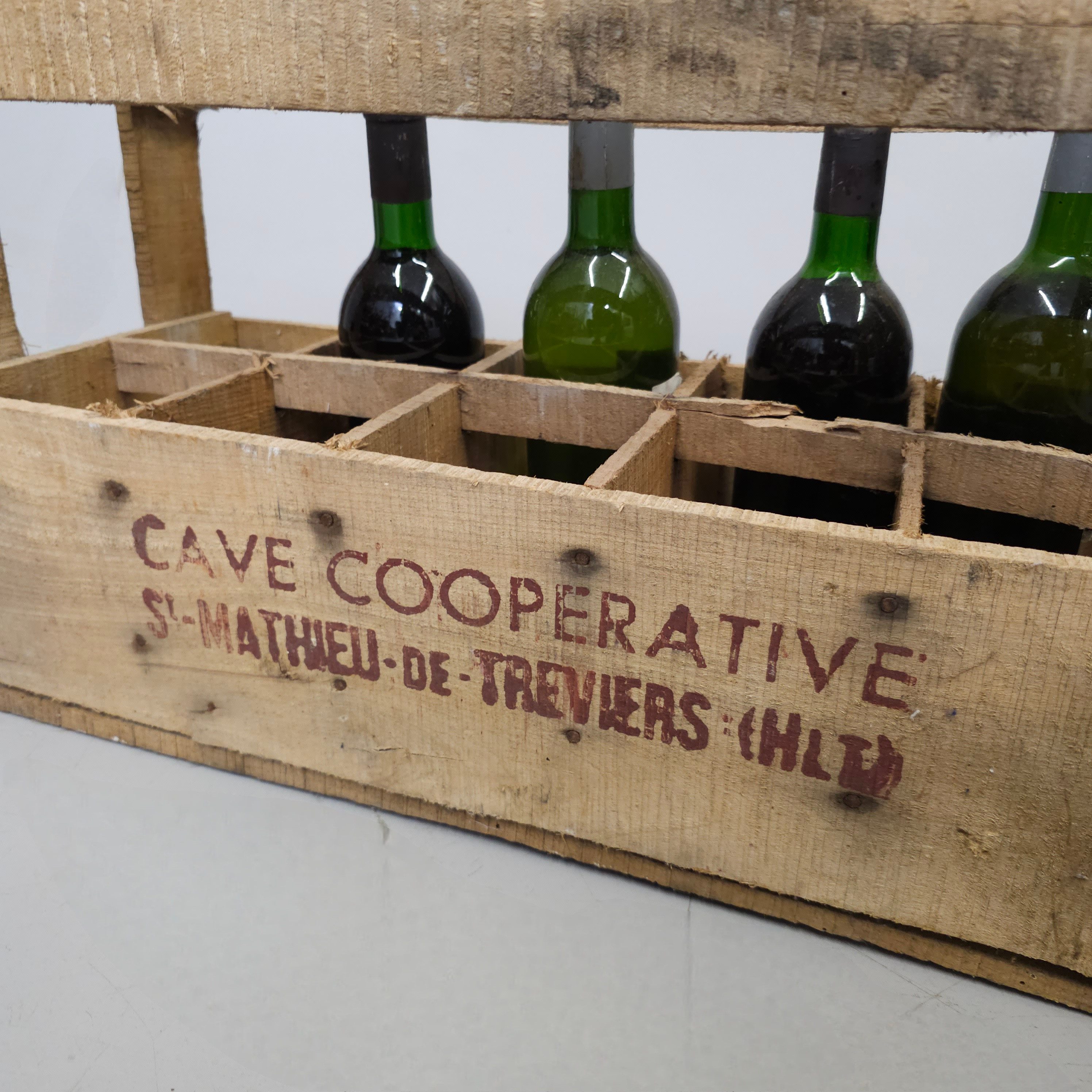 Images for 3900727. OLD WINE BOX “CAVE COOPERATIVE SAINT MATHIEU DE ...