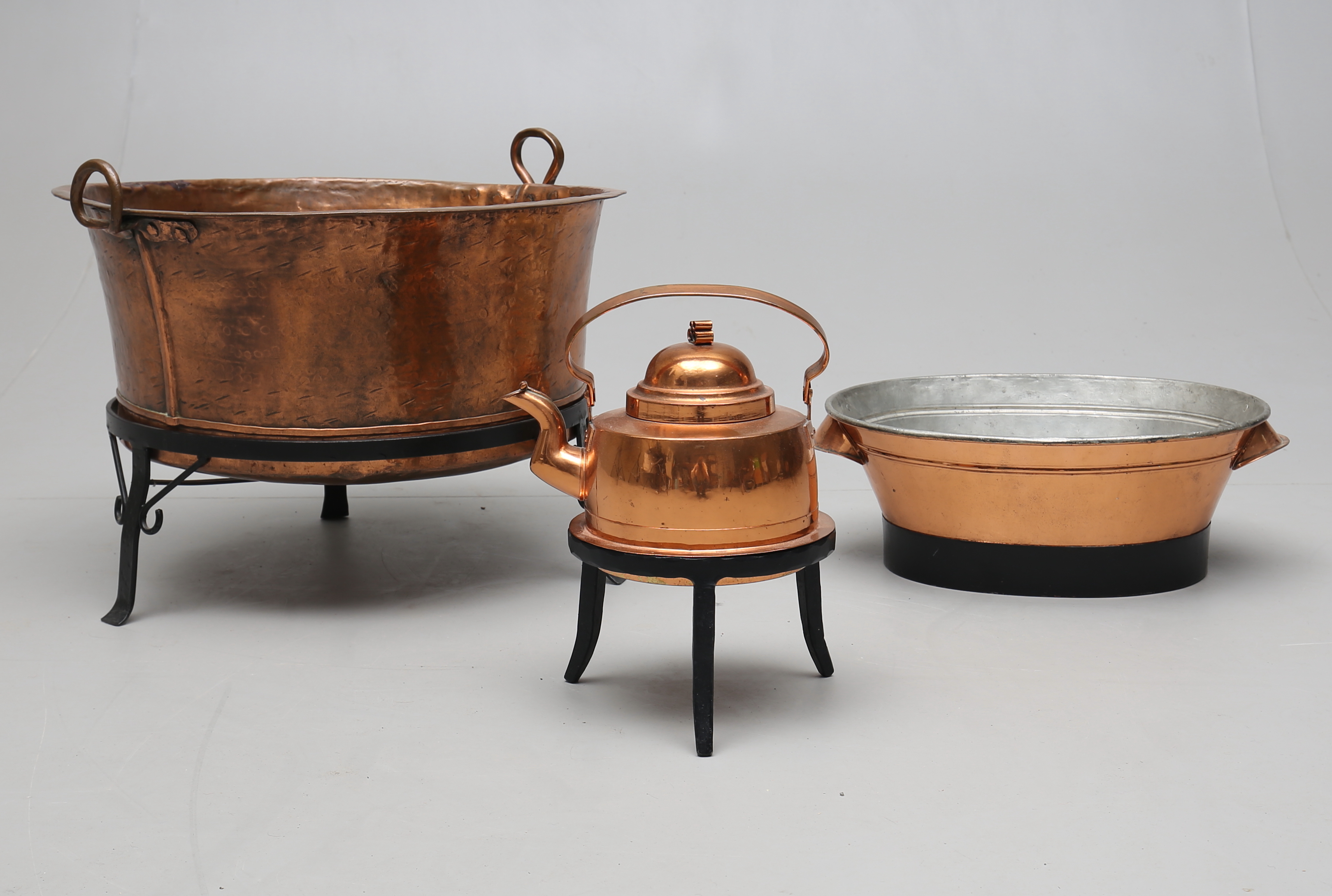 Images for 406655. COPPER POT on stand, COFFEE POT, on stand and TUB ...