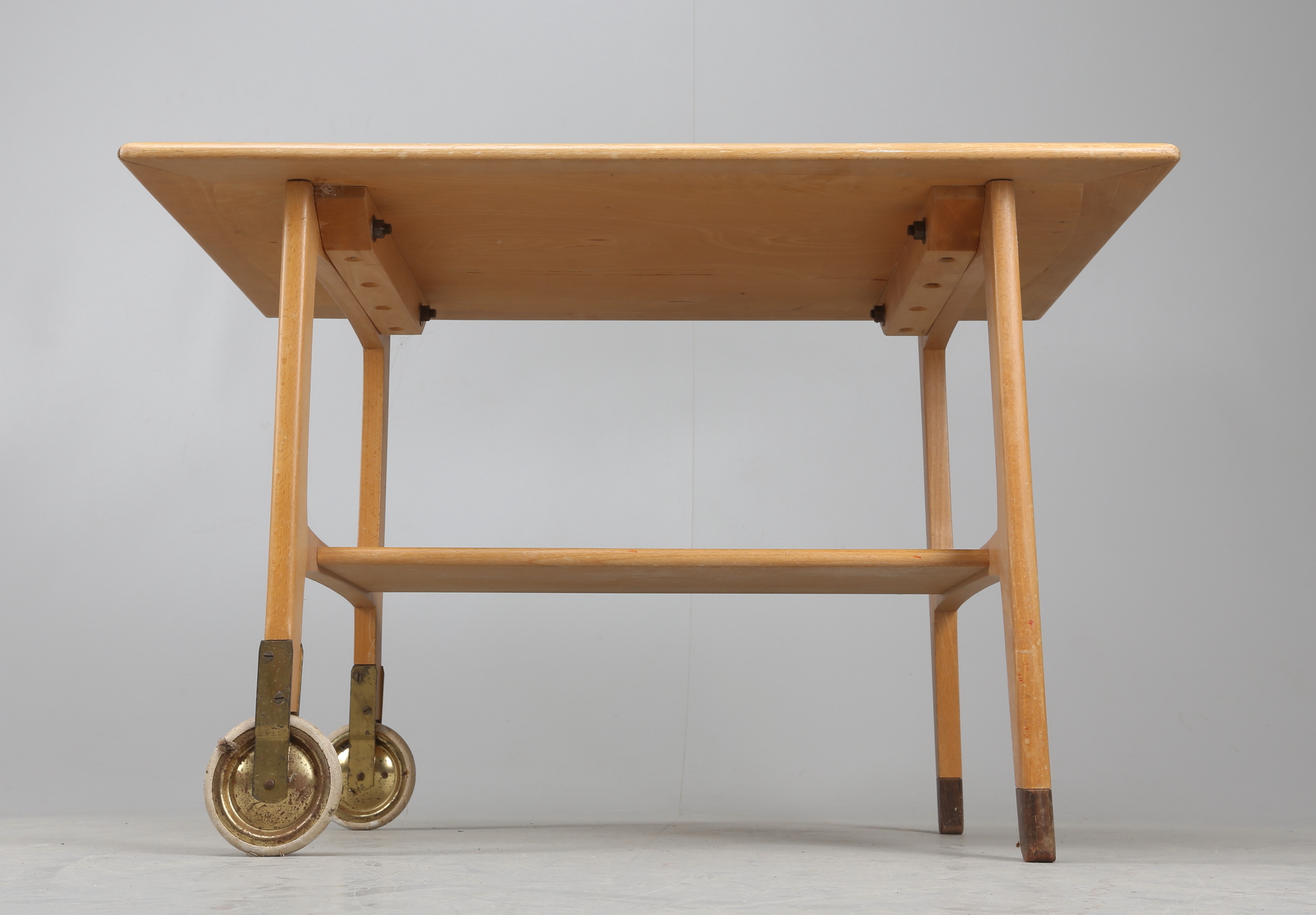 TABLE, 1900s. Furniture - Tables - Auctionet