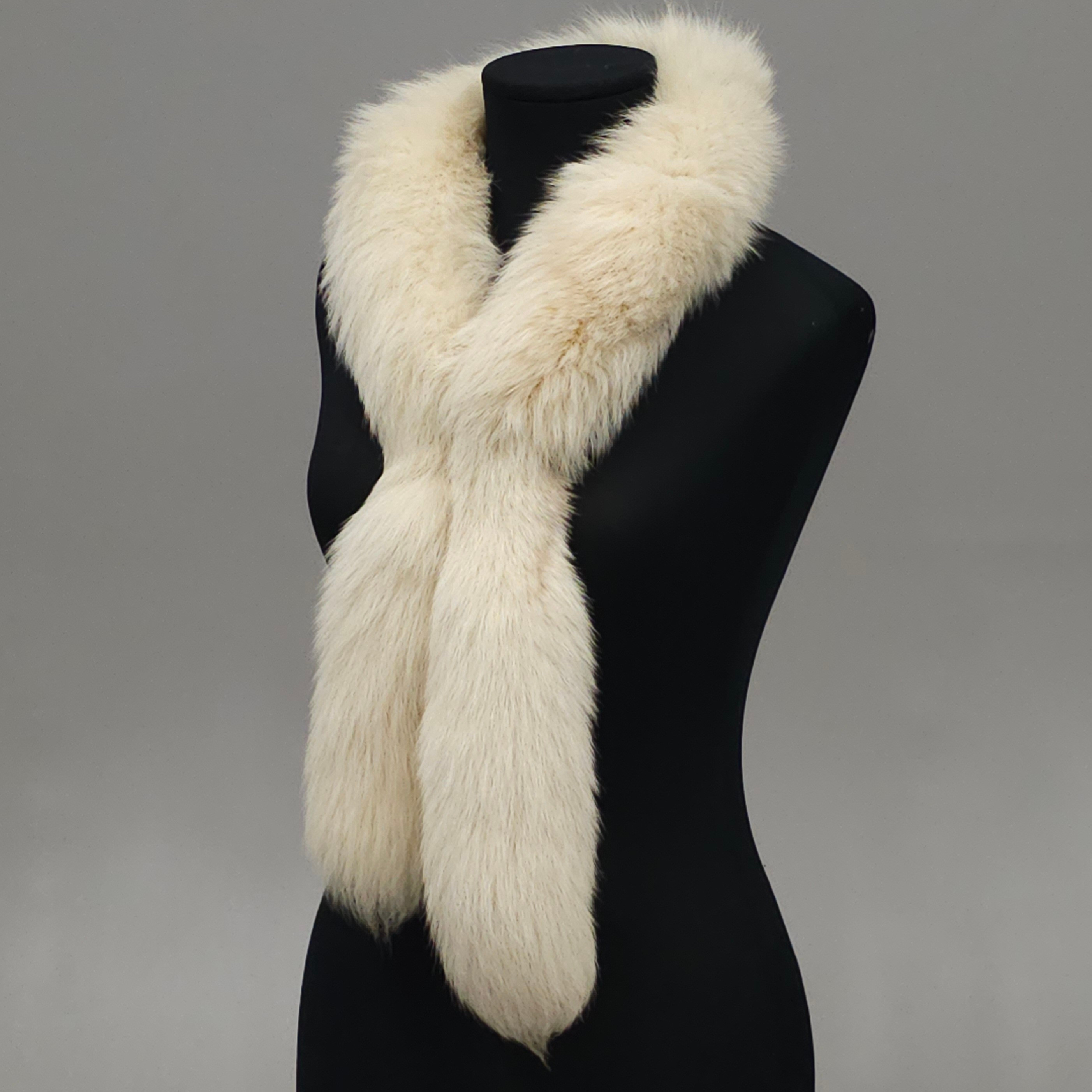 Images for 4119738. FOX STOLE IN PEARL COLOR, WITH FUR CLASP. - Auctionet