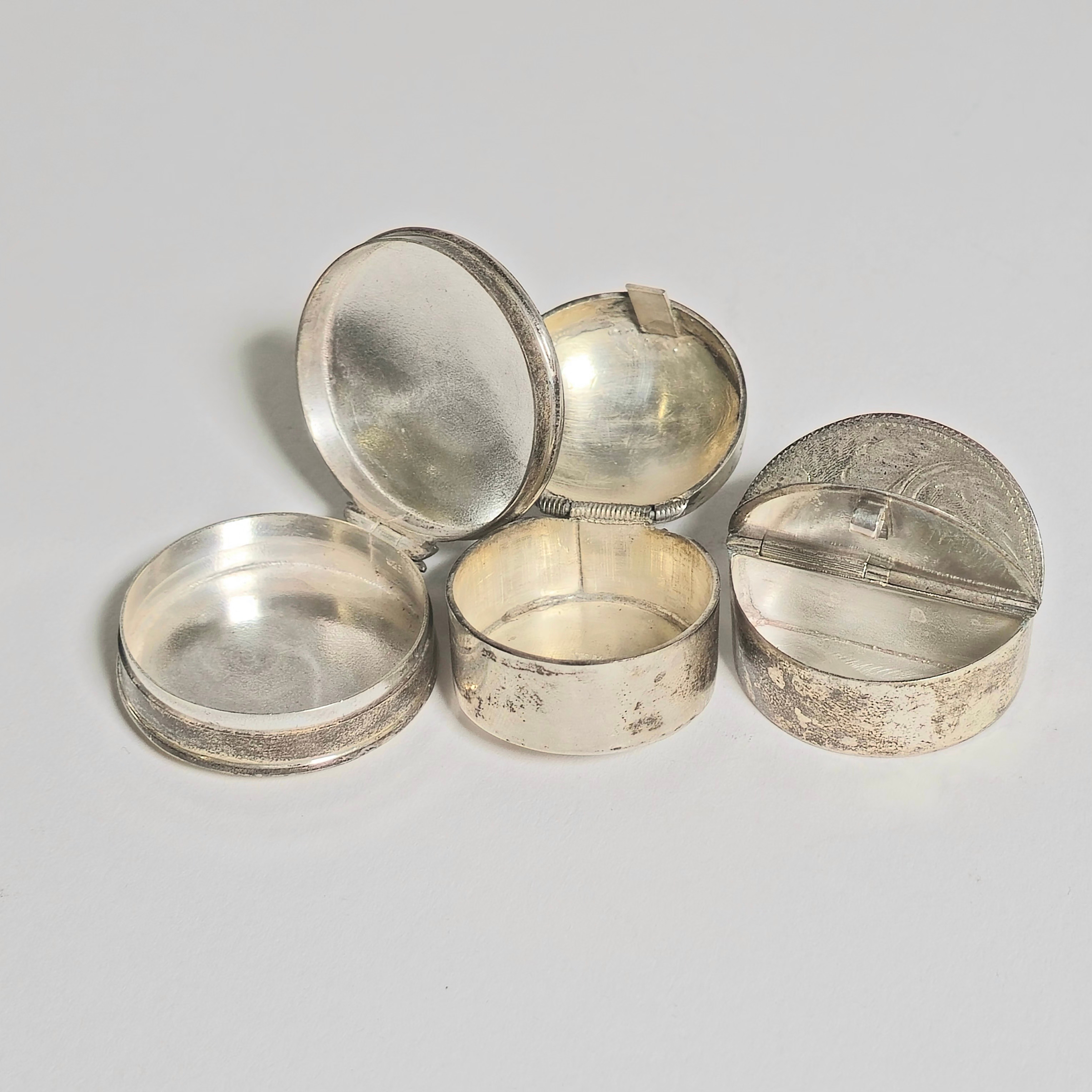 Images for 4291163. 3 SILVER PILL BOXES, 2 WITH COLORED STONES. - Auctionet
