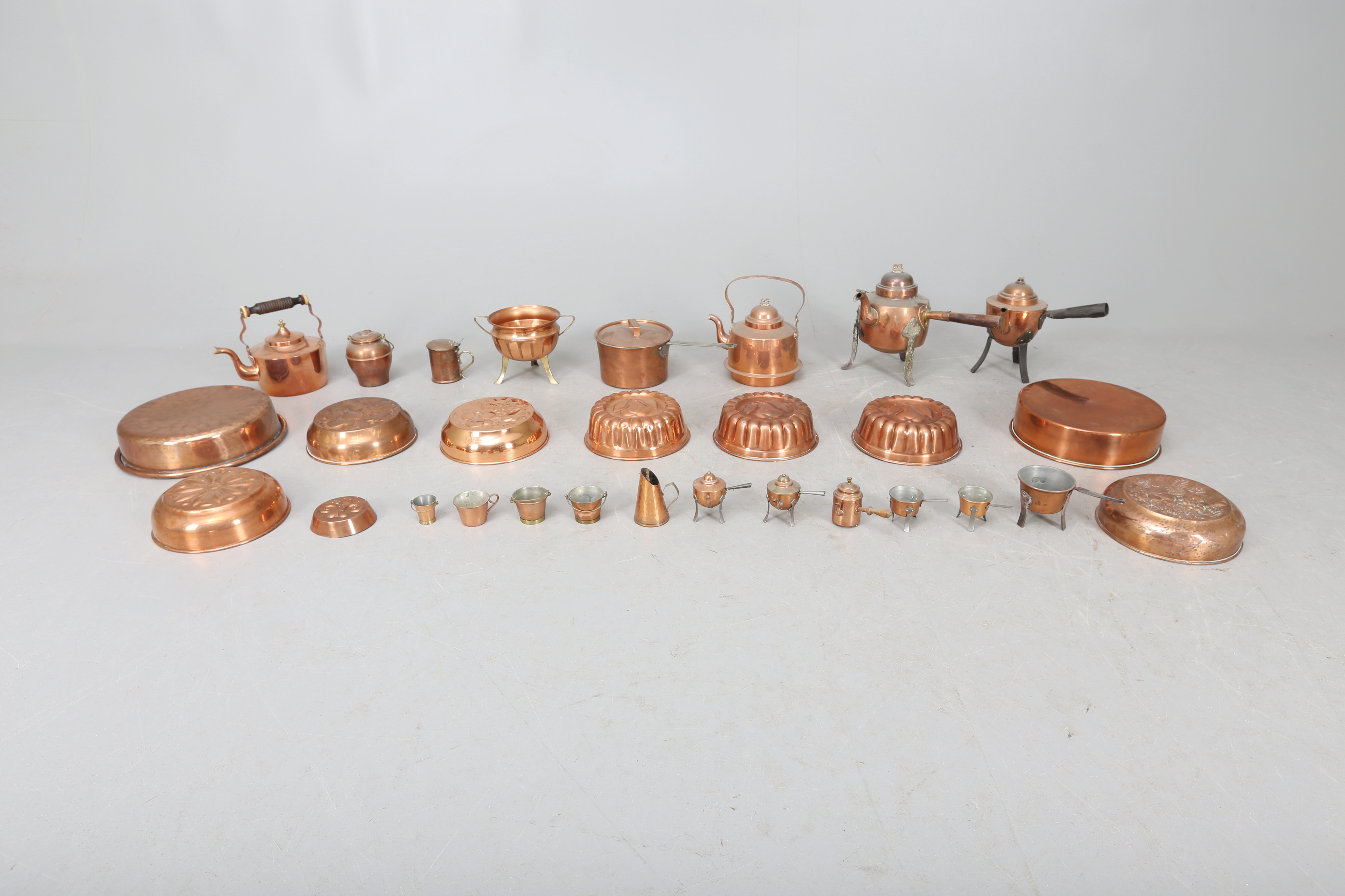 Images for 438233. COLLECTION OF COPPER OBJECTS. - Auctionet