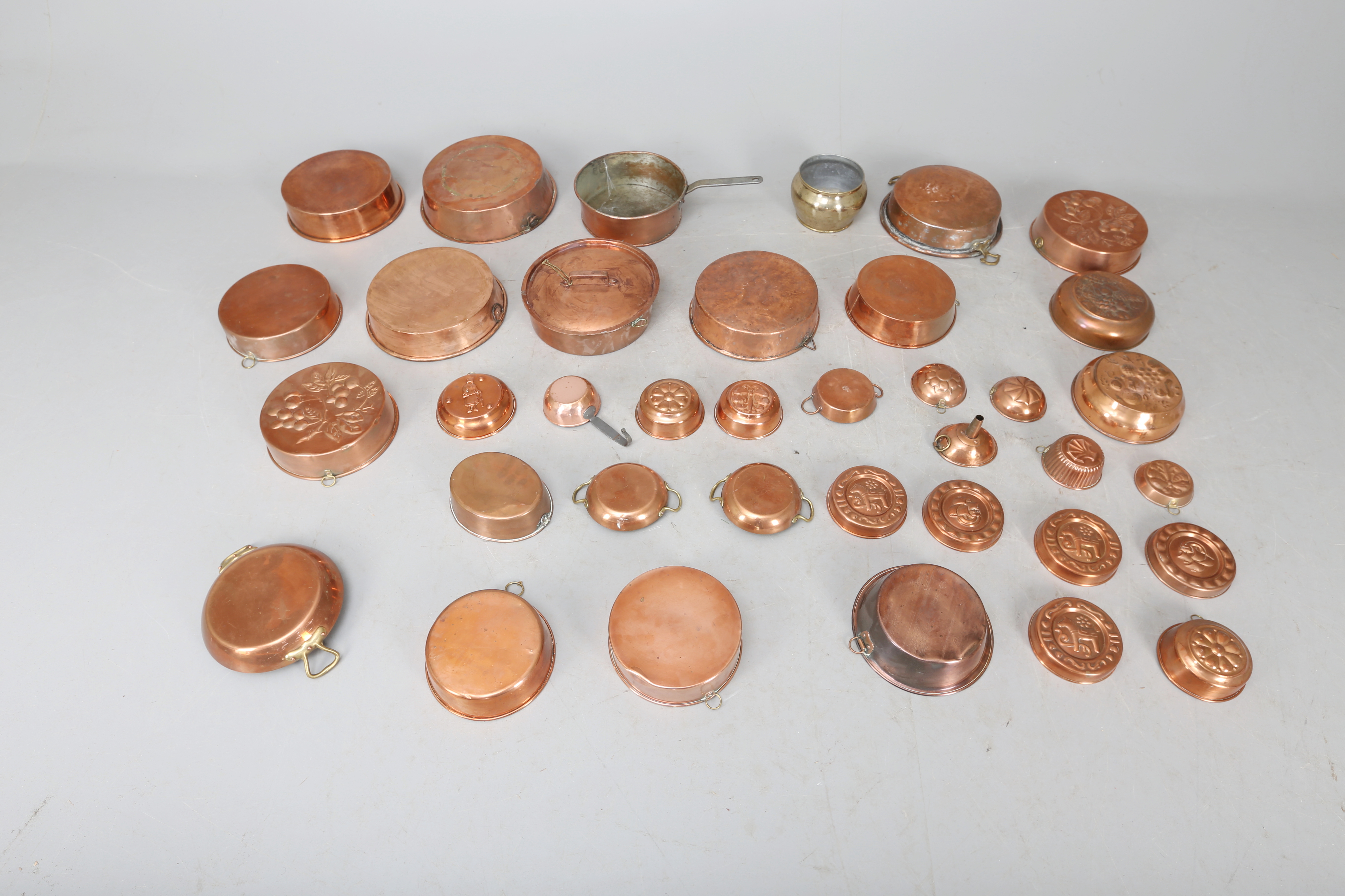 Images for 438233. COLLECTION OF COPPER OBJECTS. - Auctionet