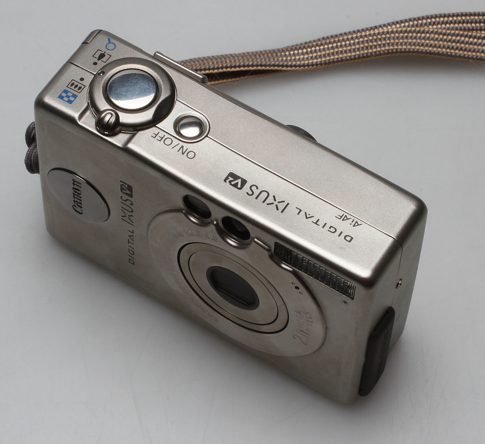 Images for 438254. DIGITAL CAMERA, Ixus V2, Canon. - Auctionet