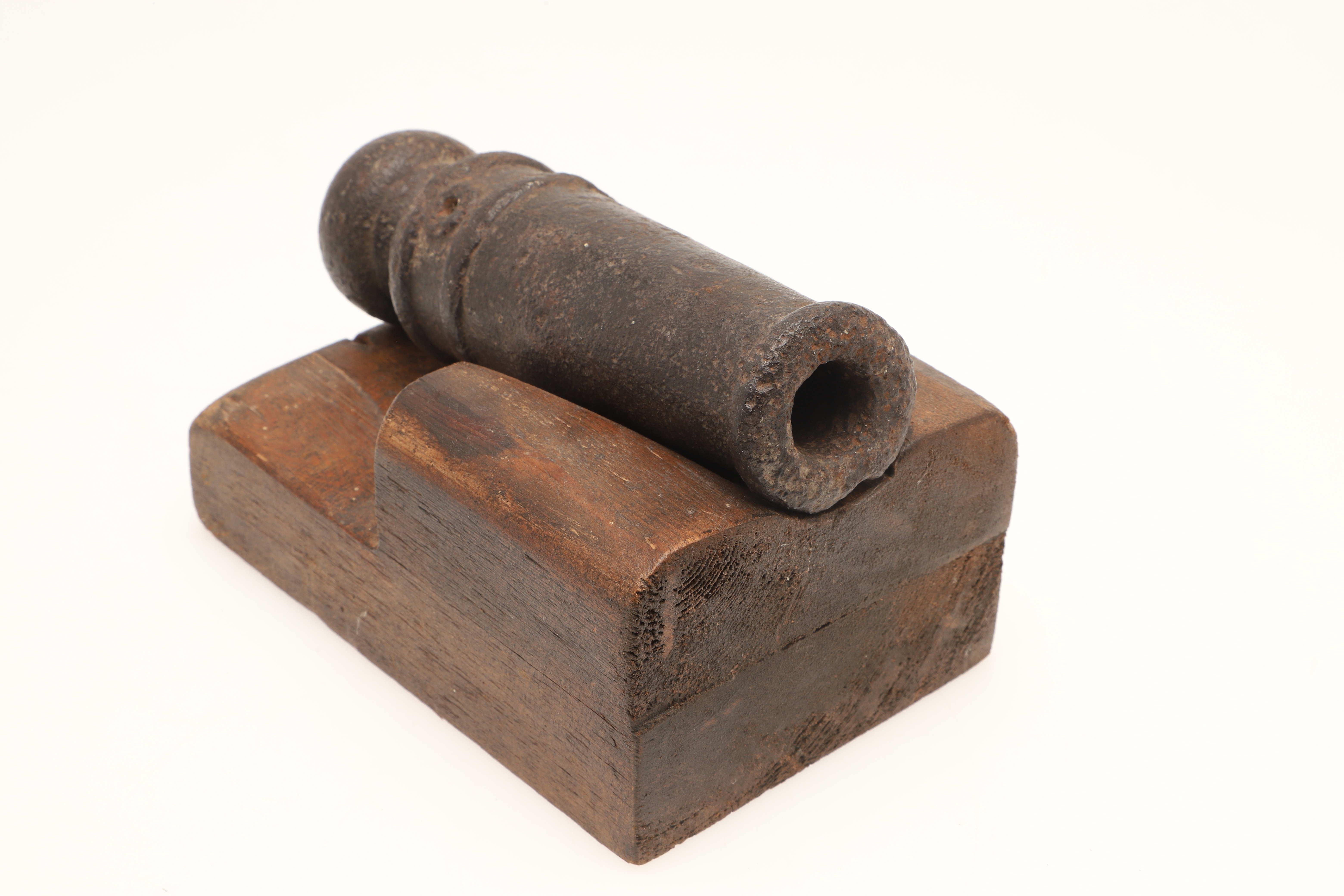 Images for 4417464. AN 18TH CENTURY CAST IRON SIGNAL CANON. - Auctionet