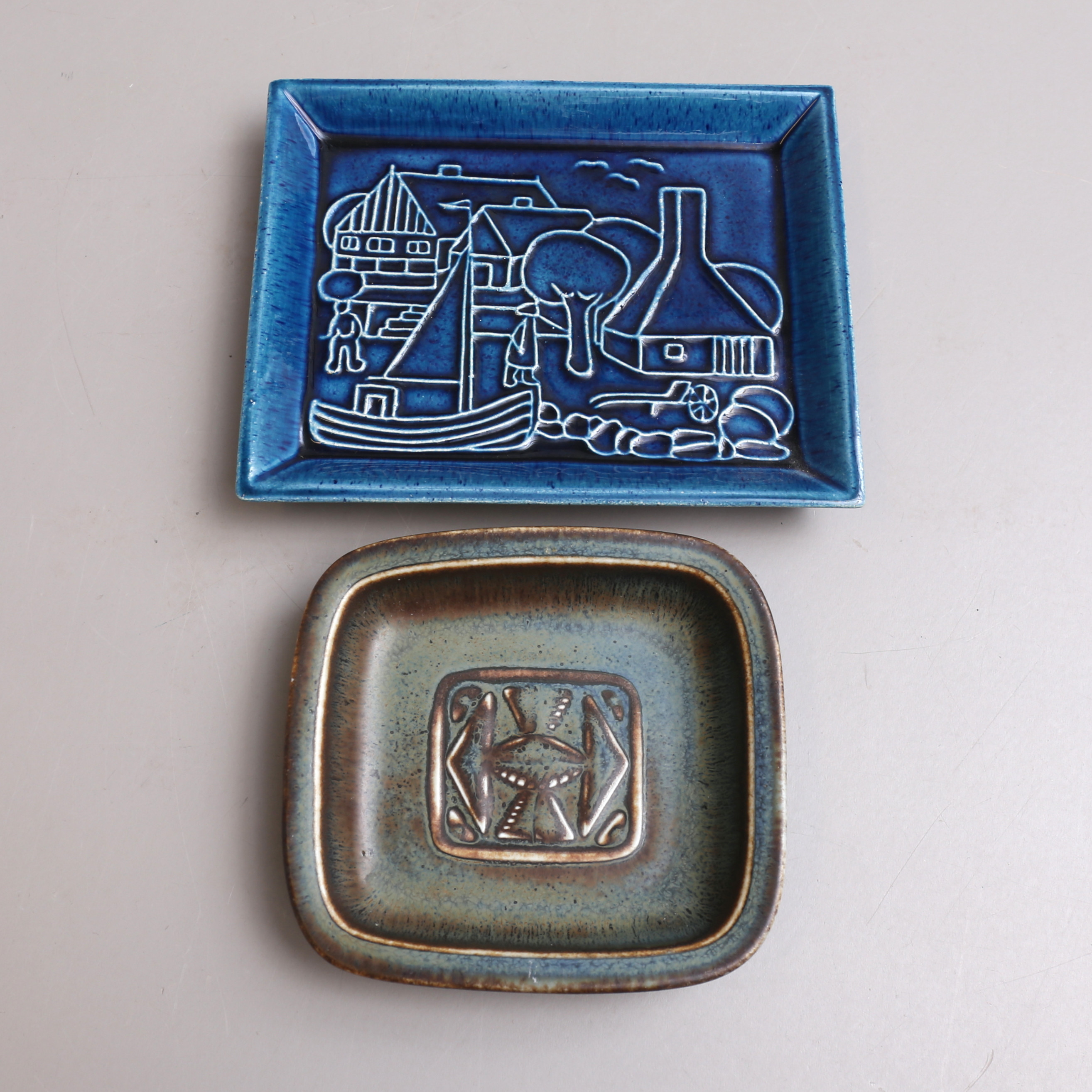Images for 4420107. A set of two stoneware bowls by Gunnar Nylund ...
