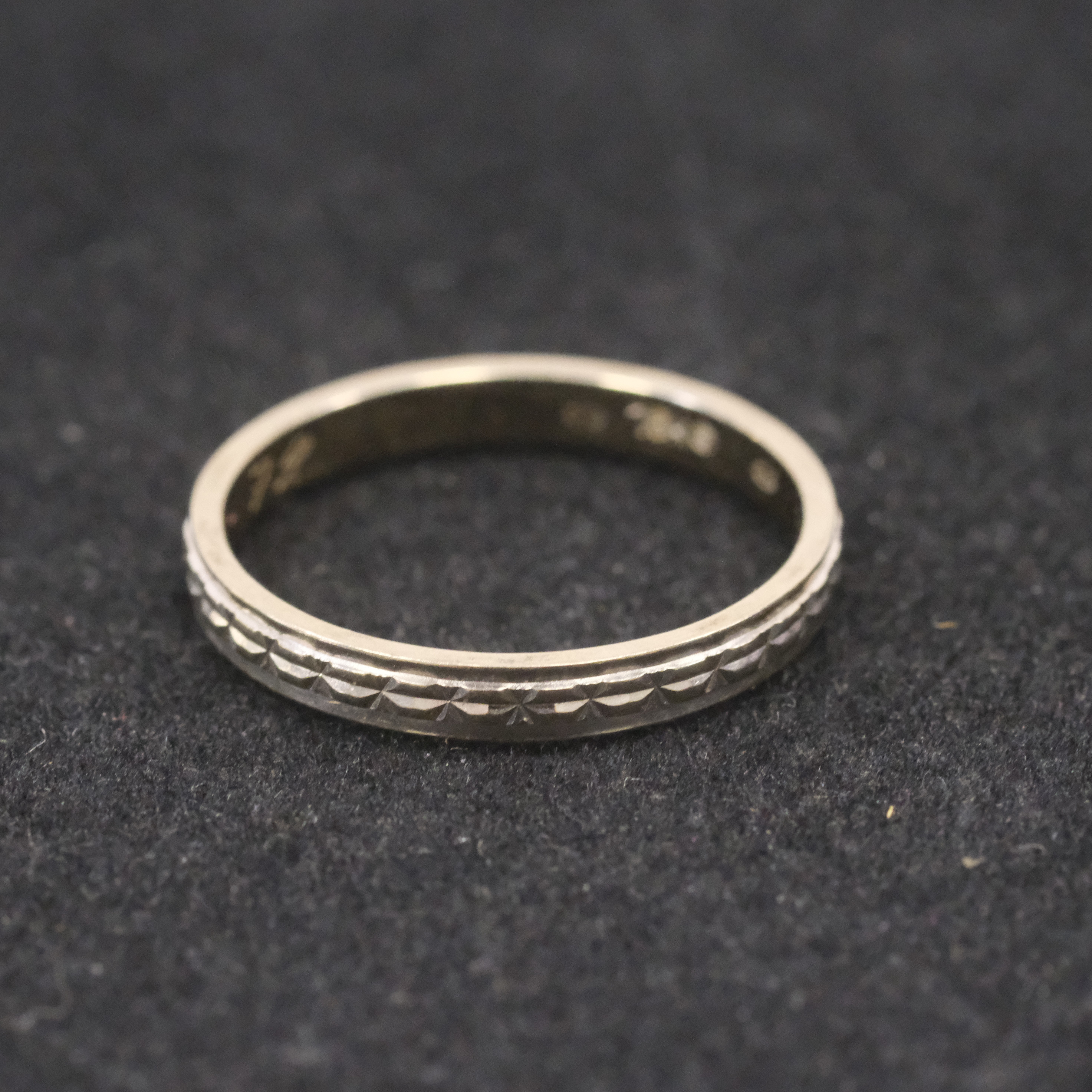 RING, 18K VITT GULD. Smycken & Ädelstenar - Ringar - Auctionet