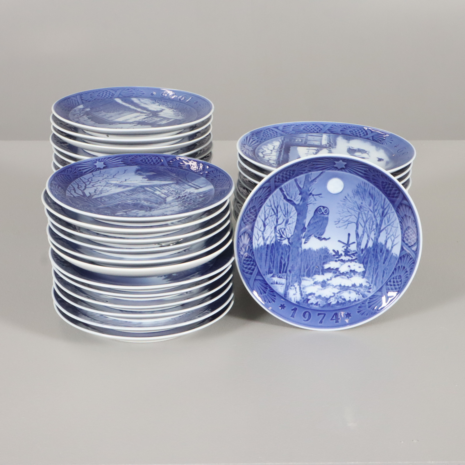 JOULULAUTASET n. 40 kpl noin 70/80-luvun Royal Copenhagen, Tanska ...