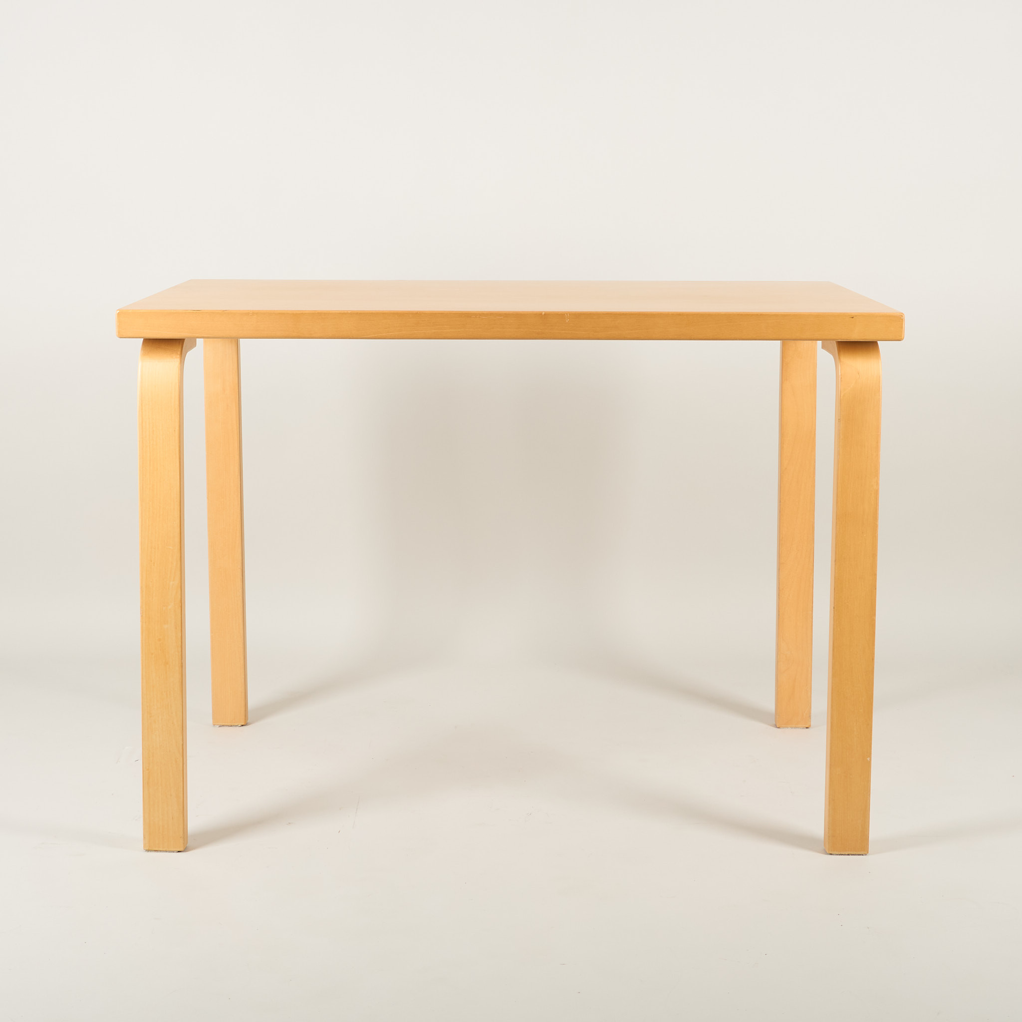 ALVAR AALTO. A table, model 80B, Artek late 20th century. Furniture - Tables - Auctionet
