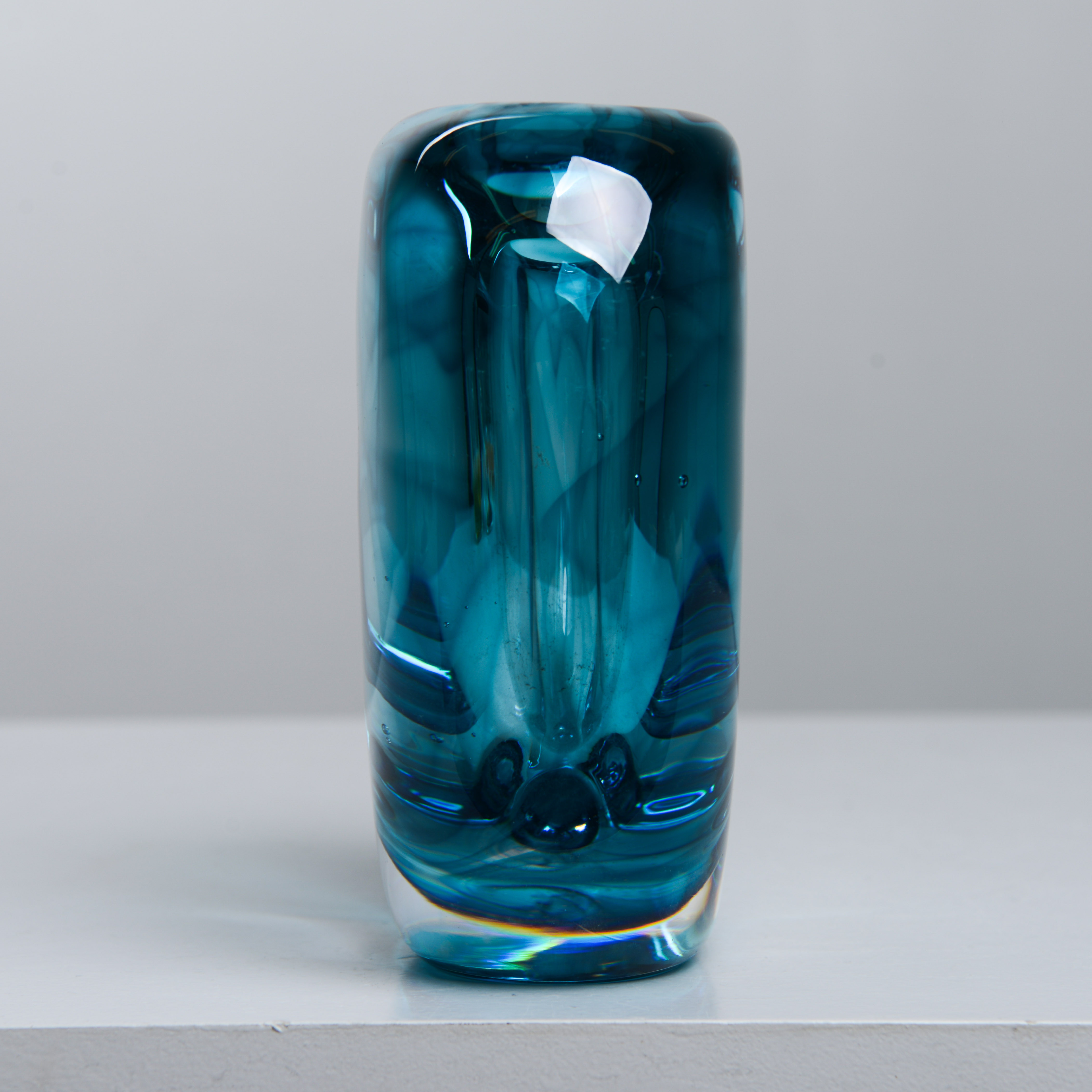 Bilder för 4581633. VICKE LINDSTRAND. Vas, "Colora", Kosta, signerad ...