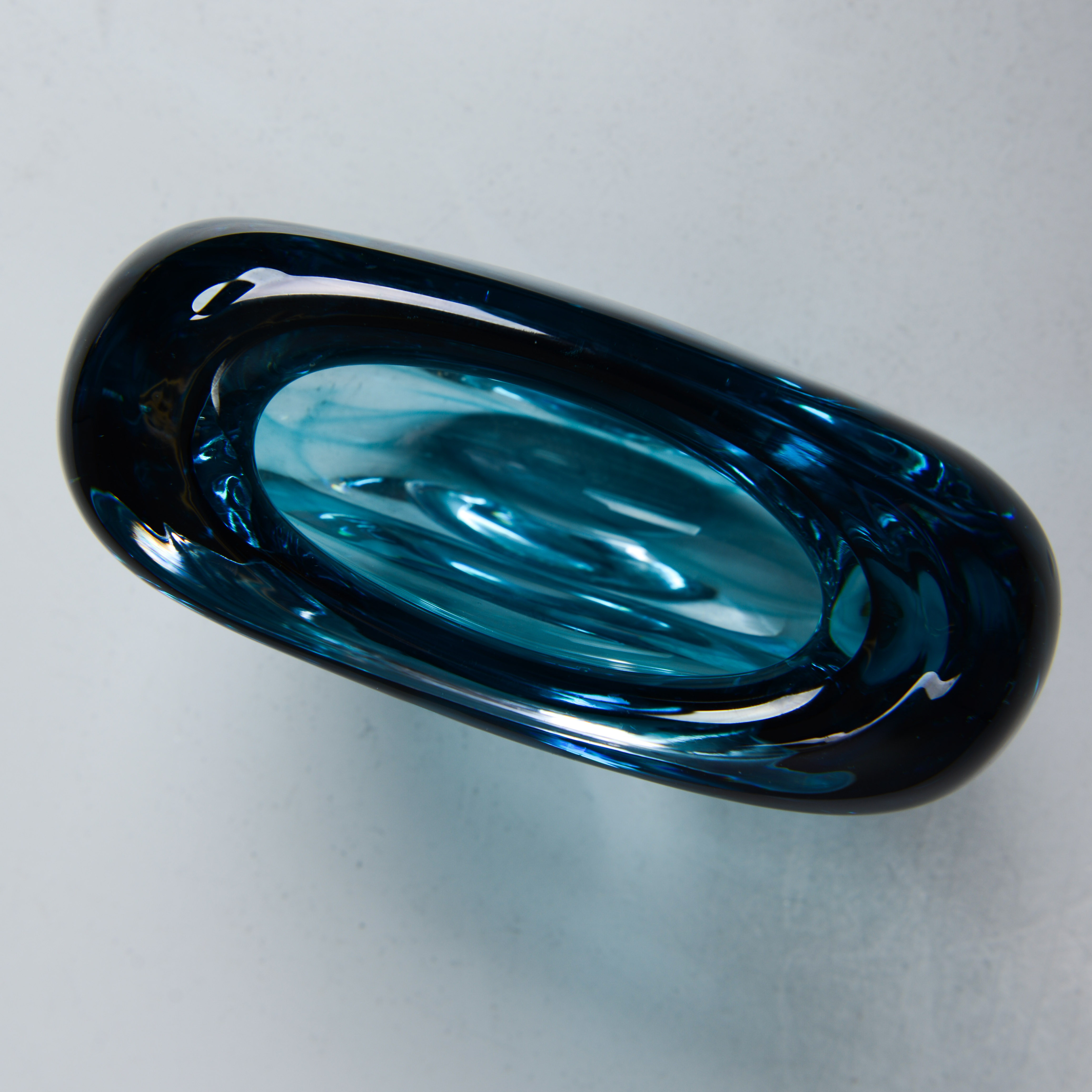 Bilder för 4581633. VICKE LINDSTRAND. Vas, "Colora", Kosta, signerad ...