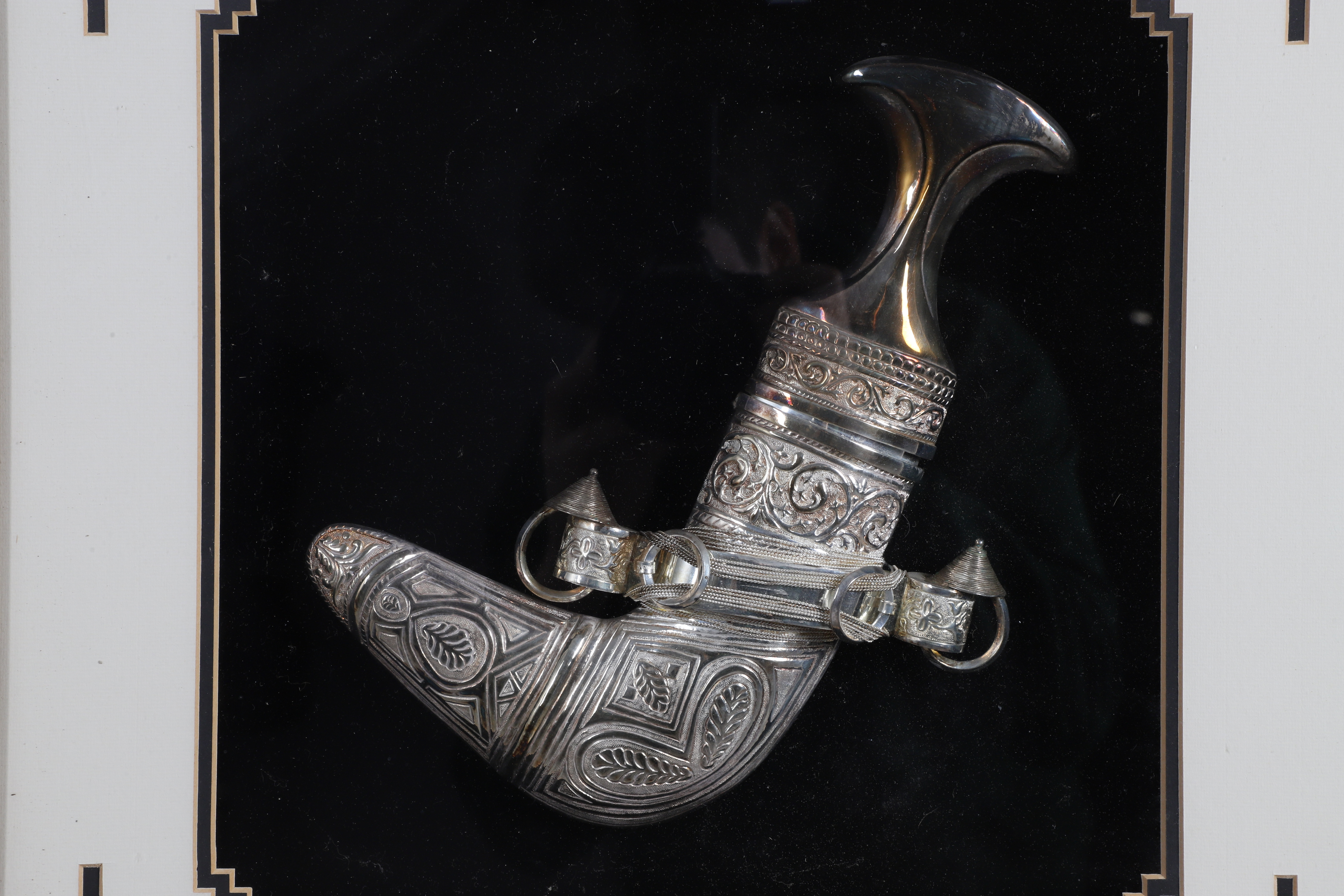 Images for 4597425. AN OMANI JAMBIYA KNIFE AND SCABBARD IN DISPLAY ...