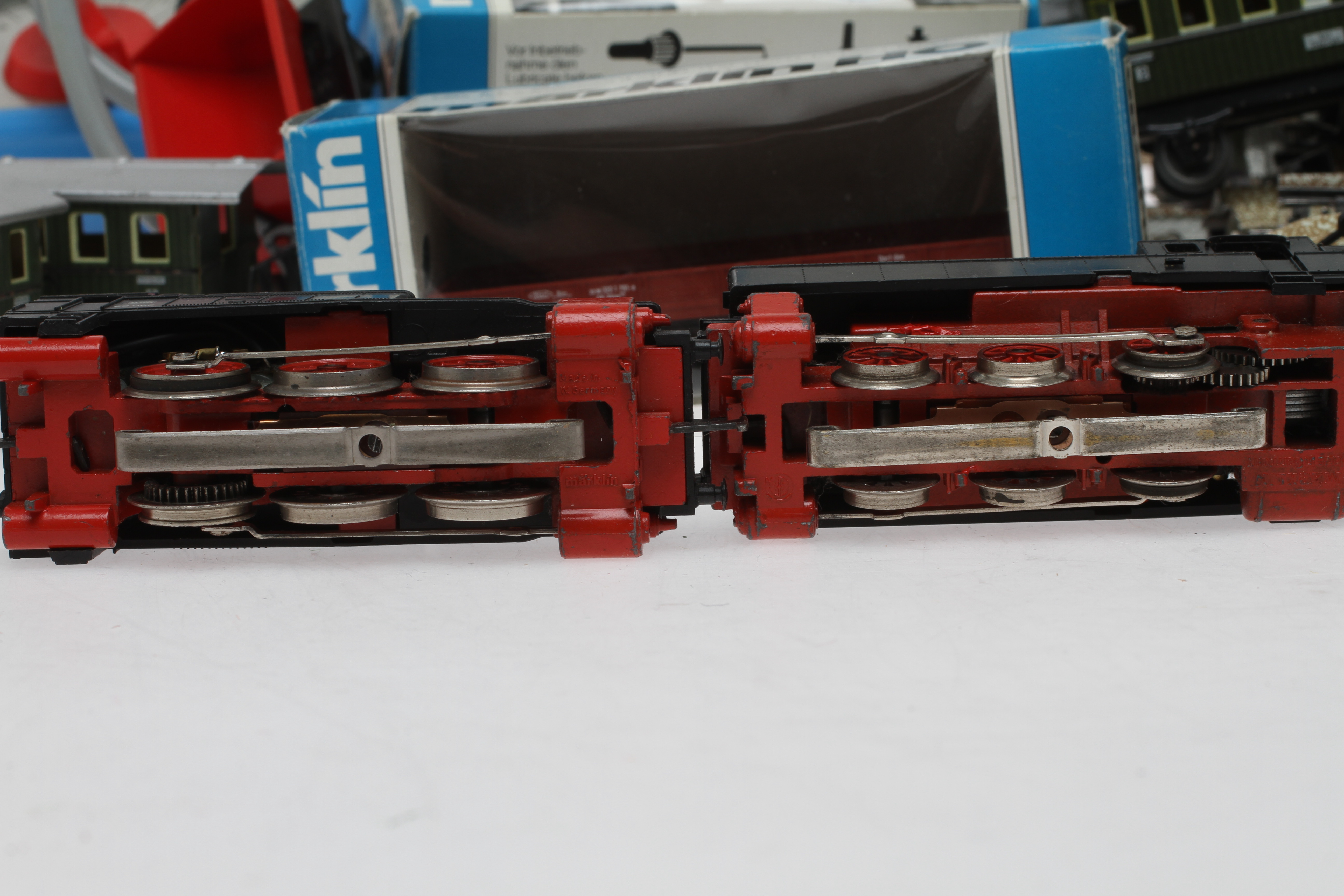 Images for 46145. MODEL TRAIN MÄRKLIN 2 locomotives, 8 carriages, rails ...