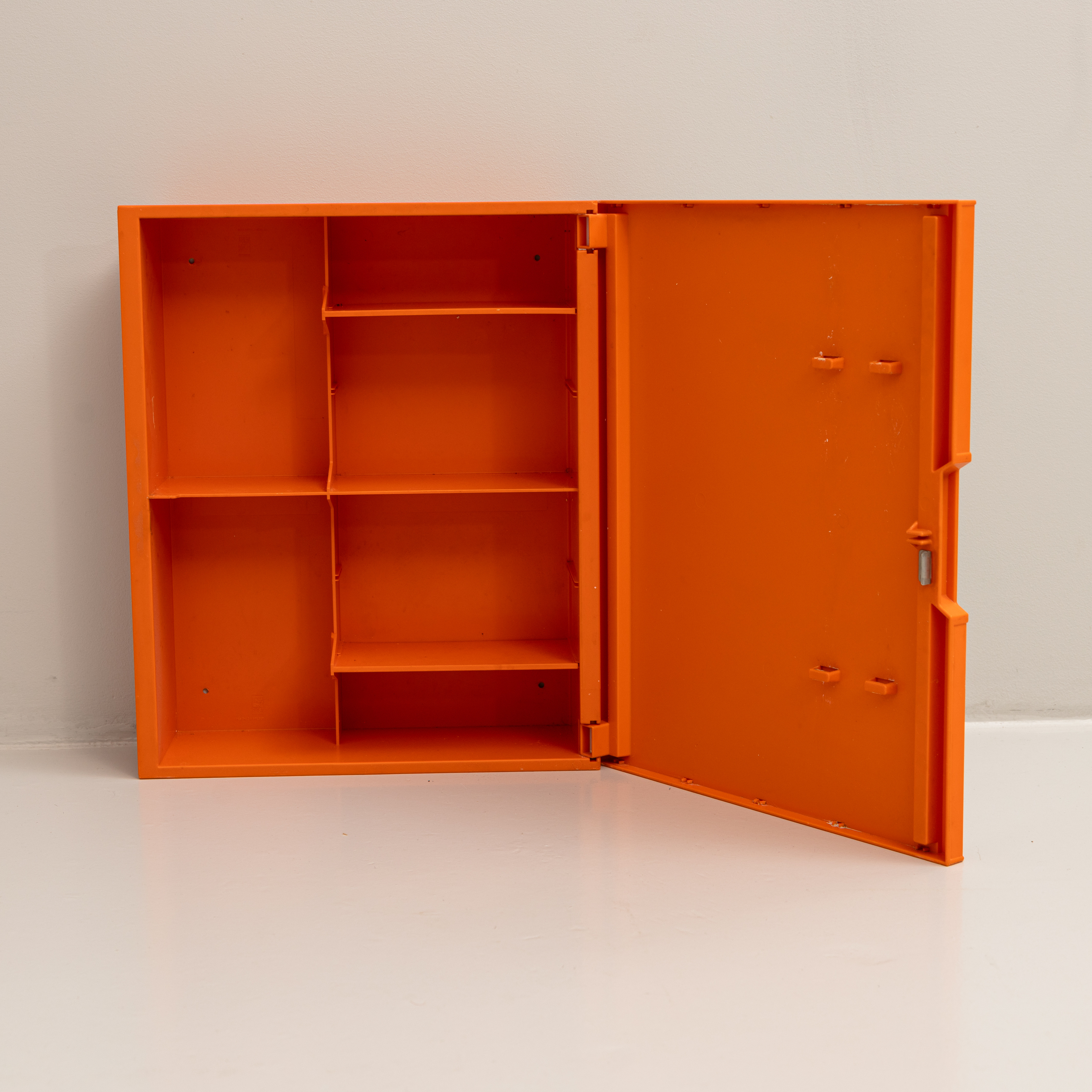 Bilder zu 4622883. CARL-ARNE BREGER. Badezimmerschrank, Thermoplast und ...