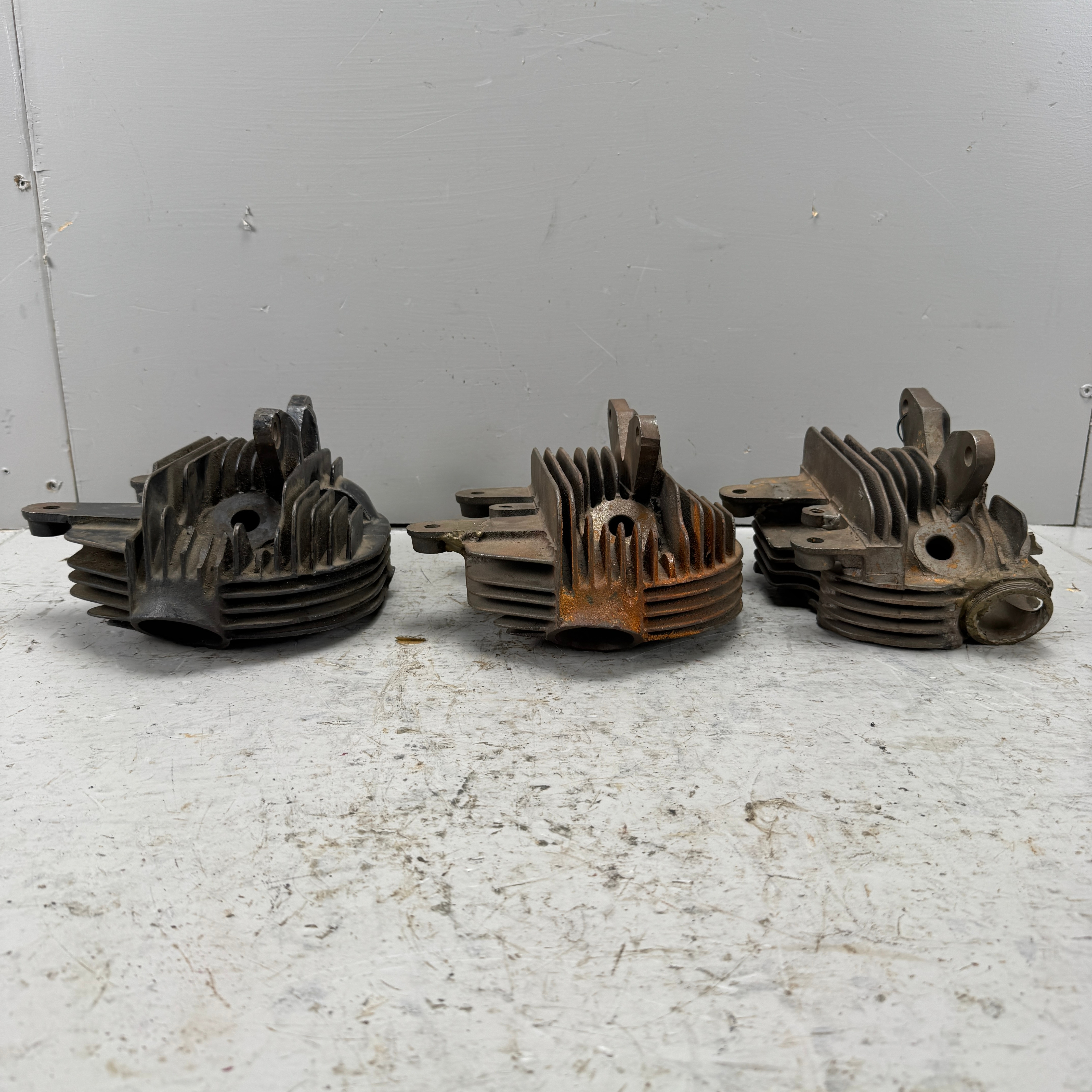 Images for 4635781. HARLEY DAVIDSON, 3 cylinder heads, model ...