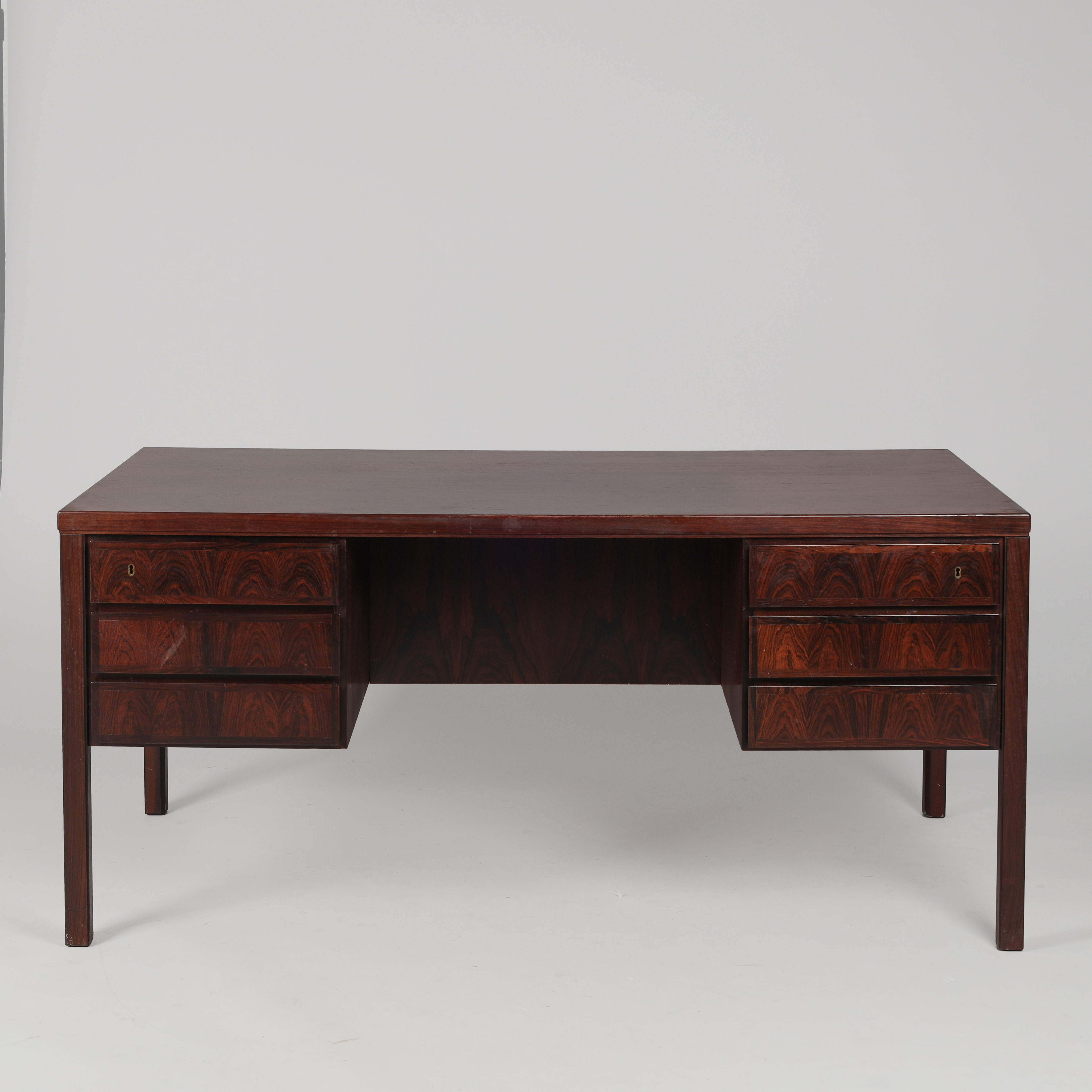 Bilder för 4638671. GUNNI OMANN. Fristående skrivbord i palisander ...