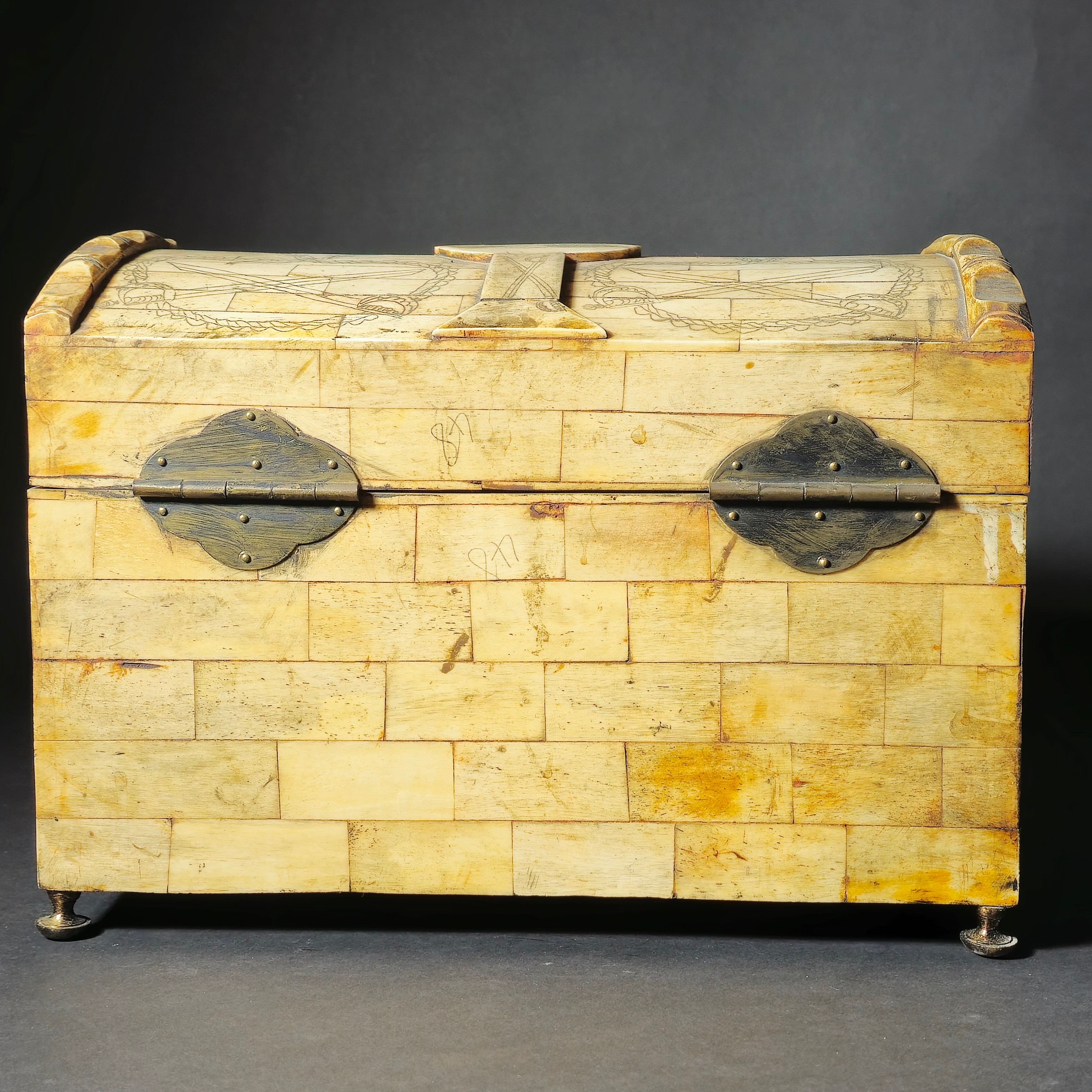 Images for 4668742. ENGRAVED BONE CHEST WITH METAL LOCK AND KEY ...