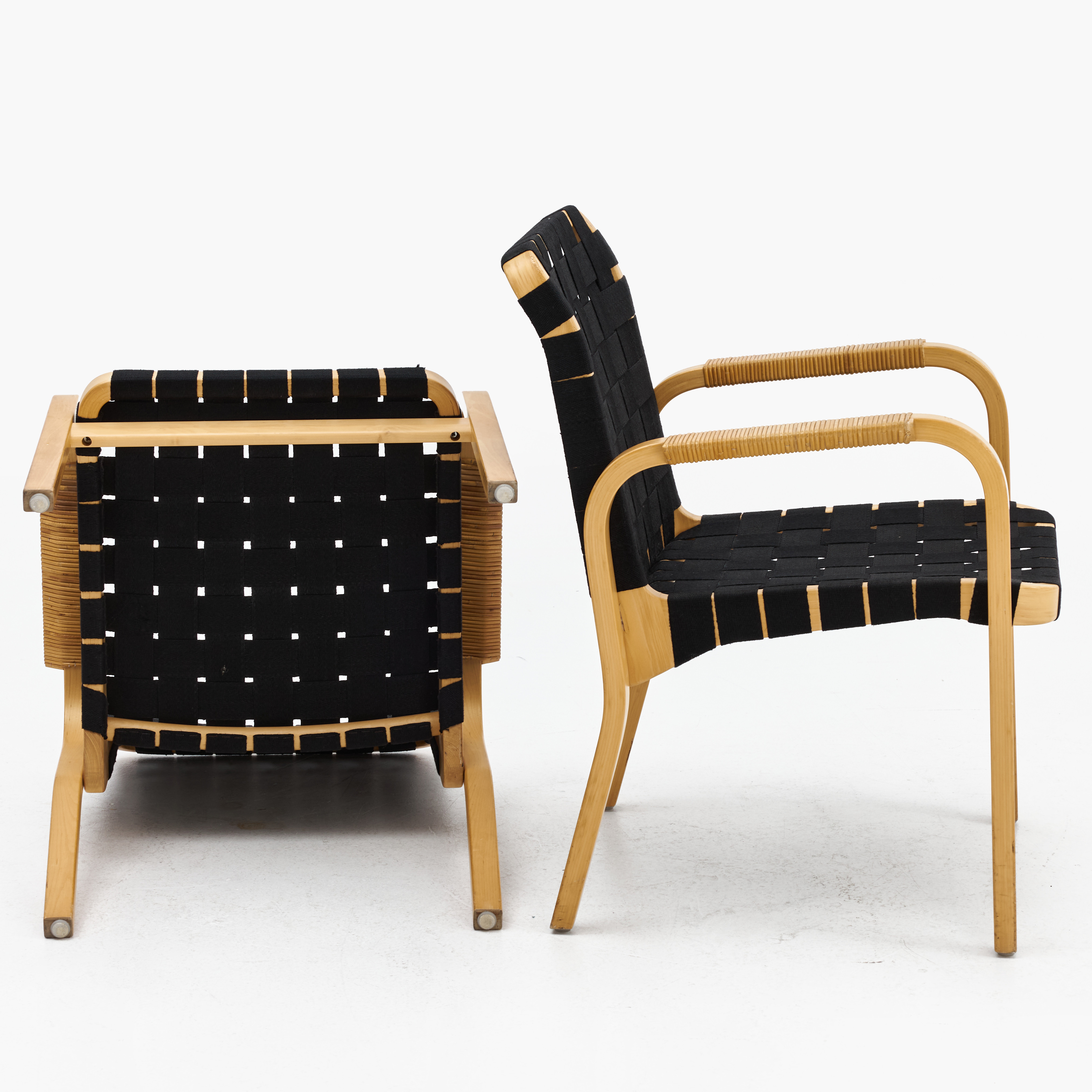 Bilder för 4713606. ALVAR AALTO (1898-1976). stolar, ett par, formpressad björk, sadelduk ...