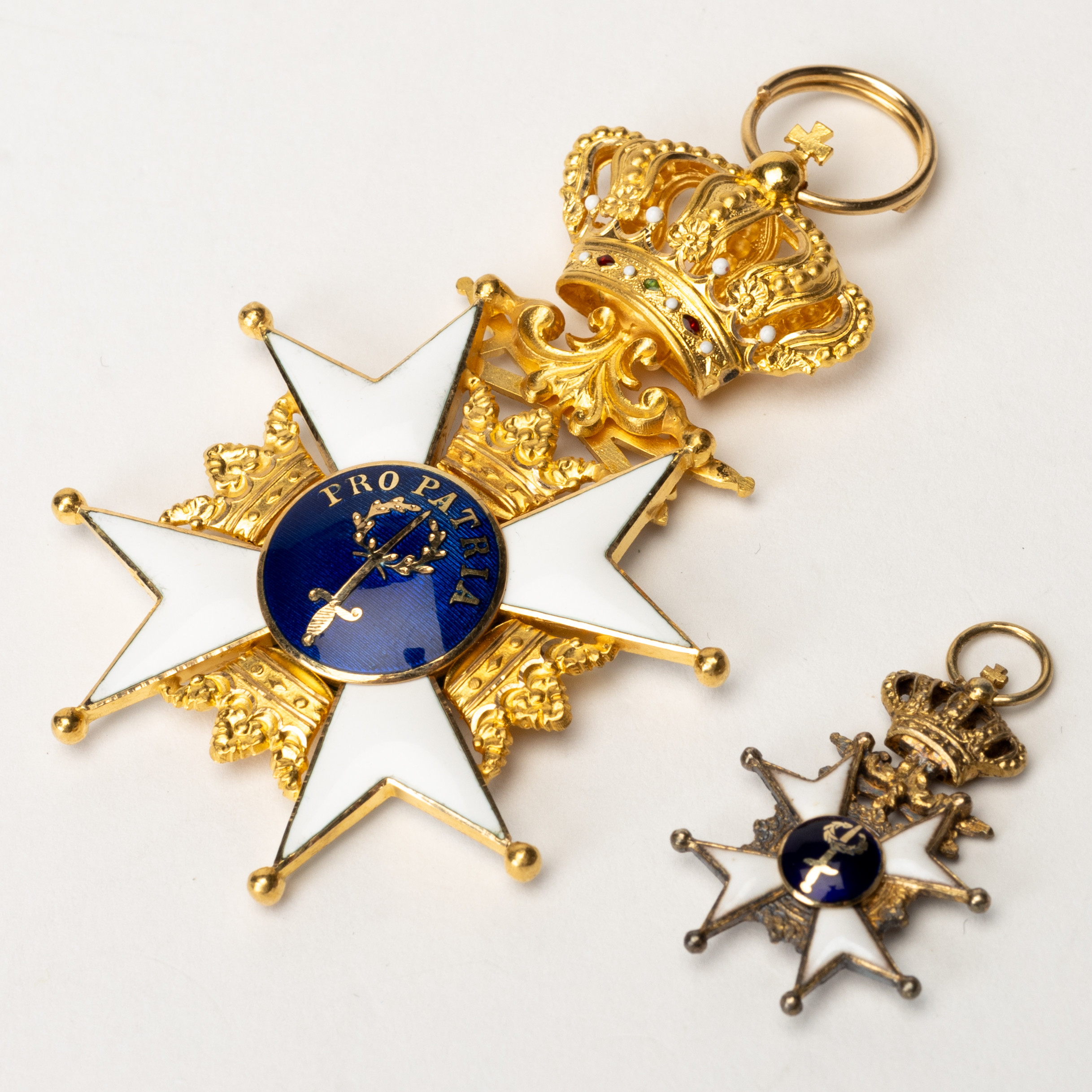 ROYAL ORDER OF THE SWORD, Knight's Badge of the 1st Class, 18K gold and ...