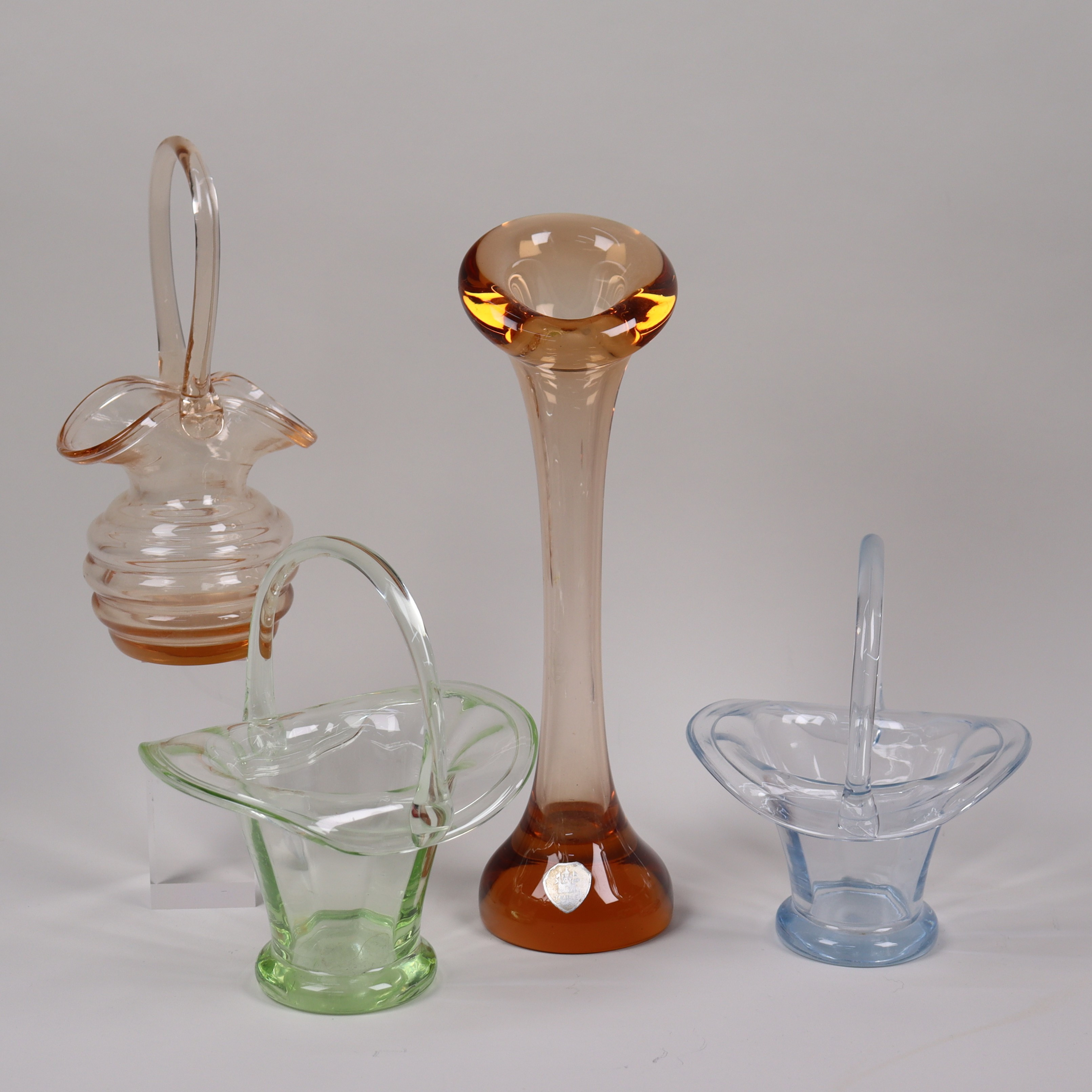 Images for 4726940. TRELLEBORGS GLASBRUK, dog bone vase and wicker ...