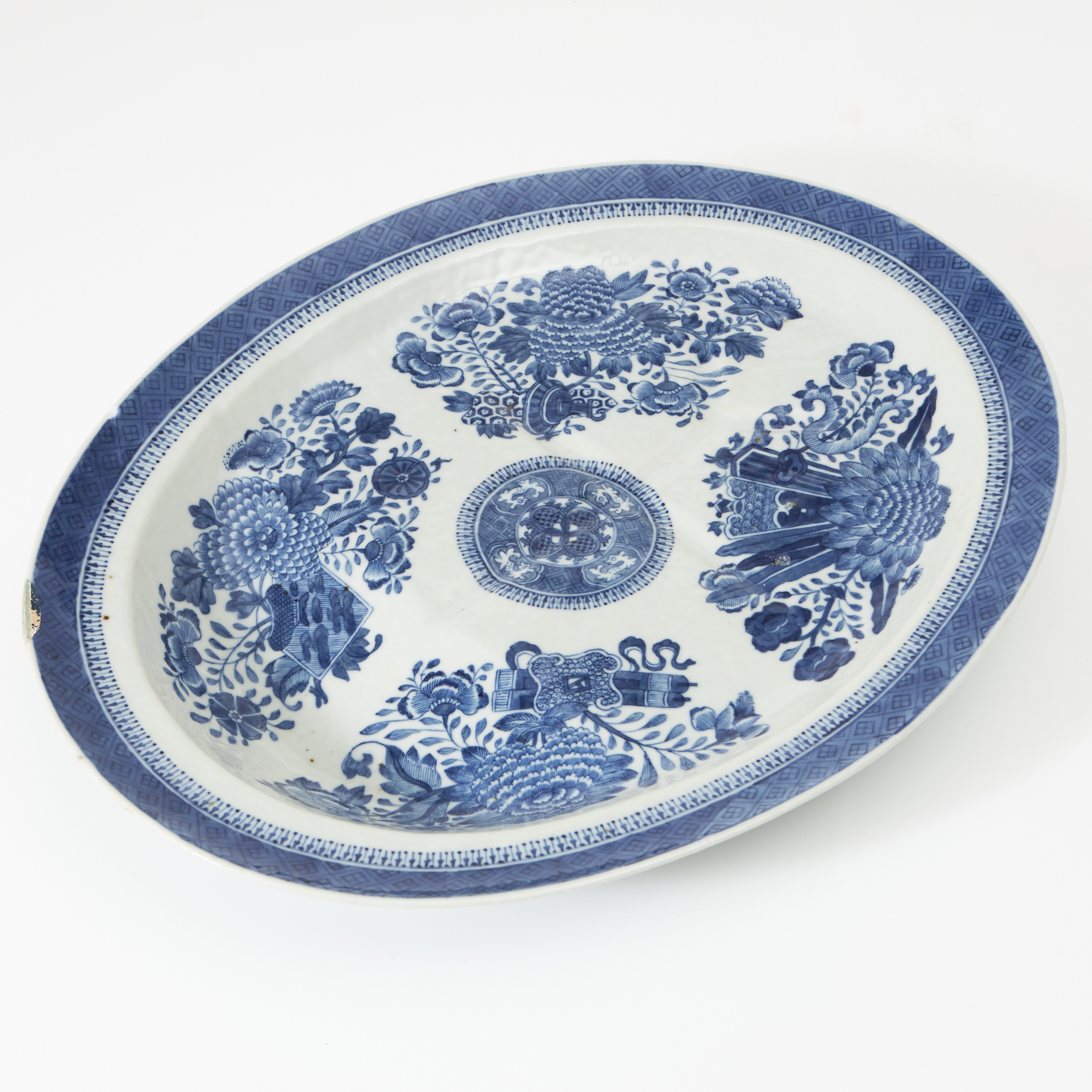Images for 4765028. A porcelain dish, China, Jiaqing (1796-1820), oval ...