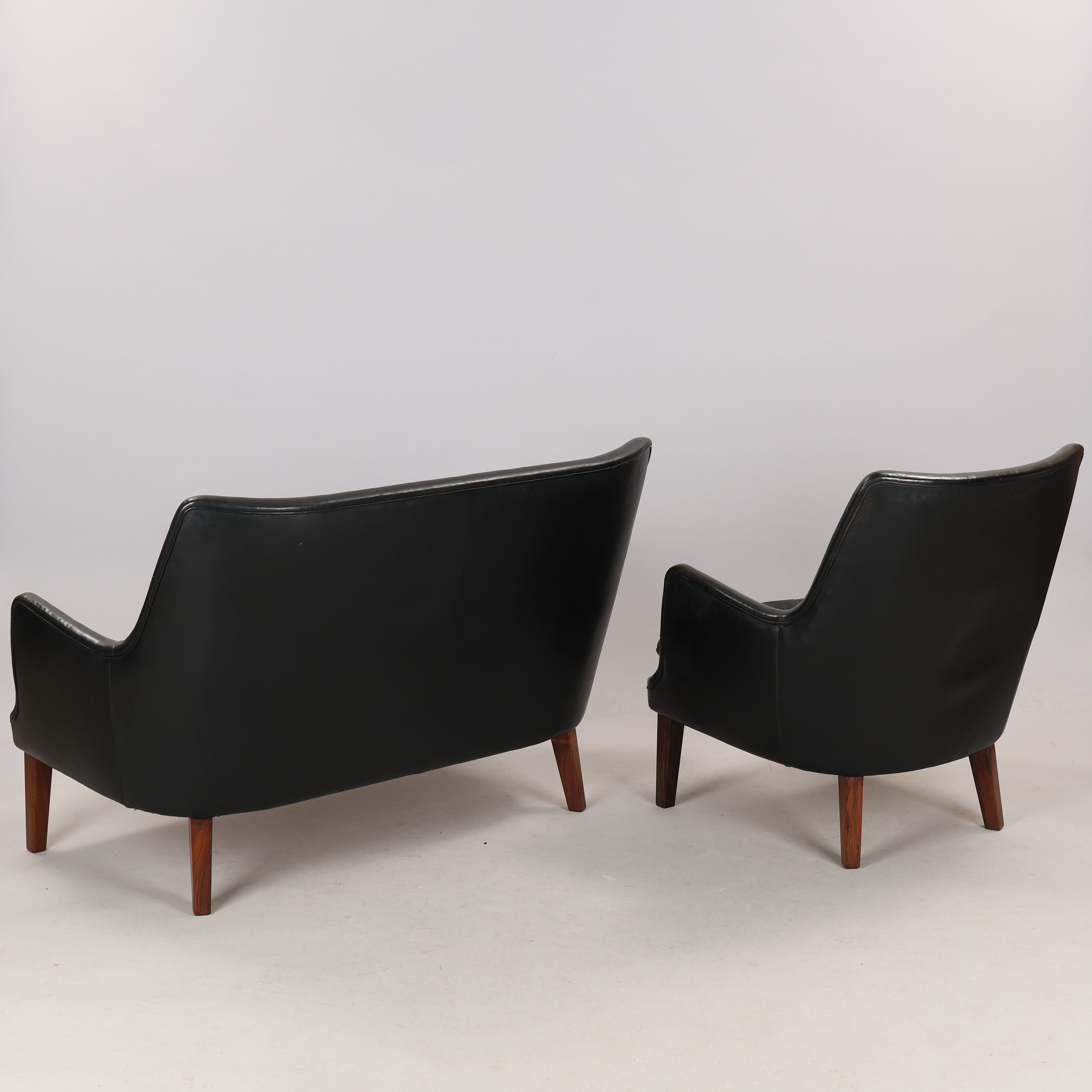 Bilder för 4767002. ARNE VODDER (1926-2009). Fristående tvåsitsig soffa ...