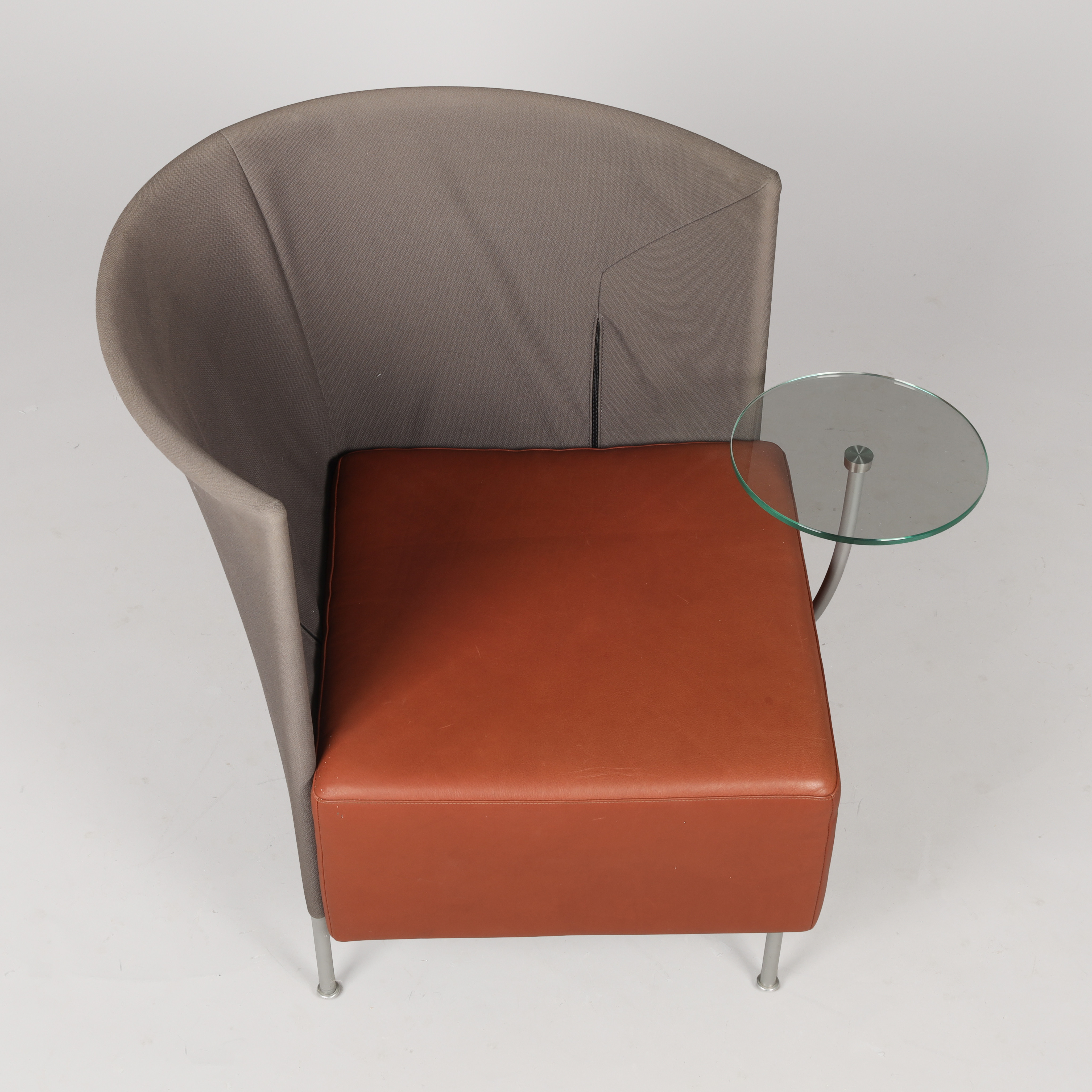 Bilder för 4770538. GIJS PAPAVOINE. Fåtölj ”Scene” med fotpall och sits ...