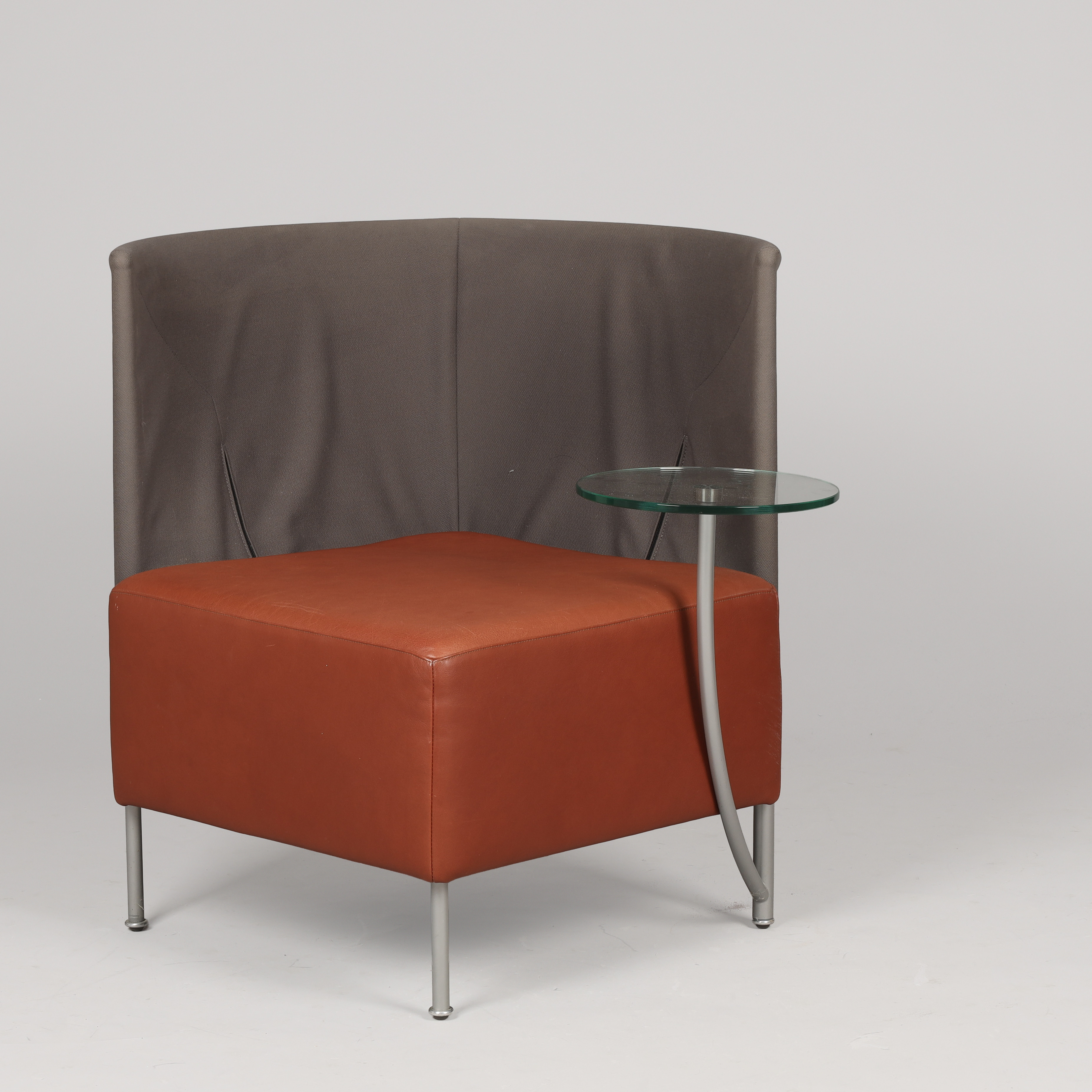 Bilder för 4770538. GIJS PAPAVOINE. Fåtölj ”Scene” med fotpall och sits ...