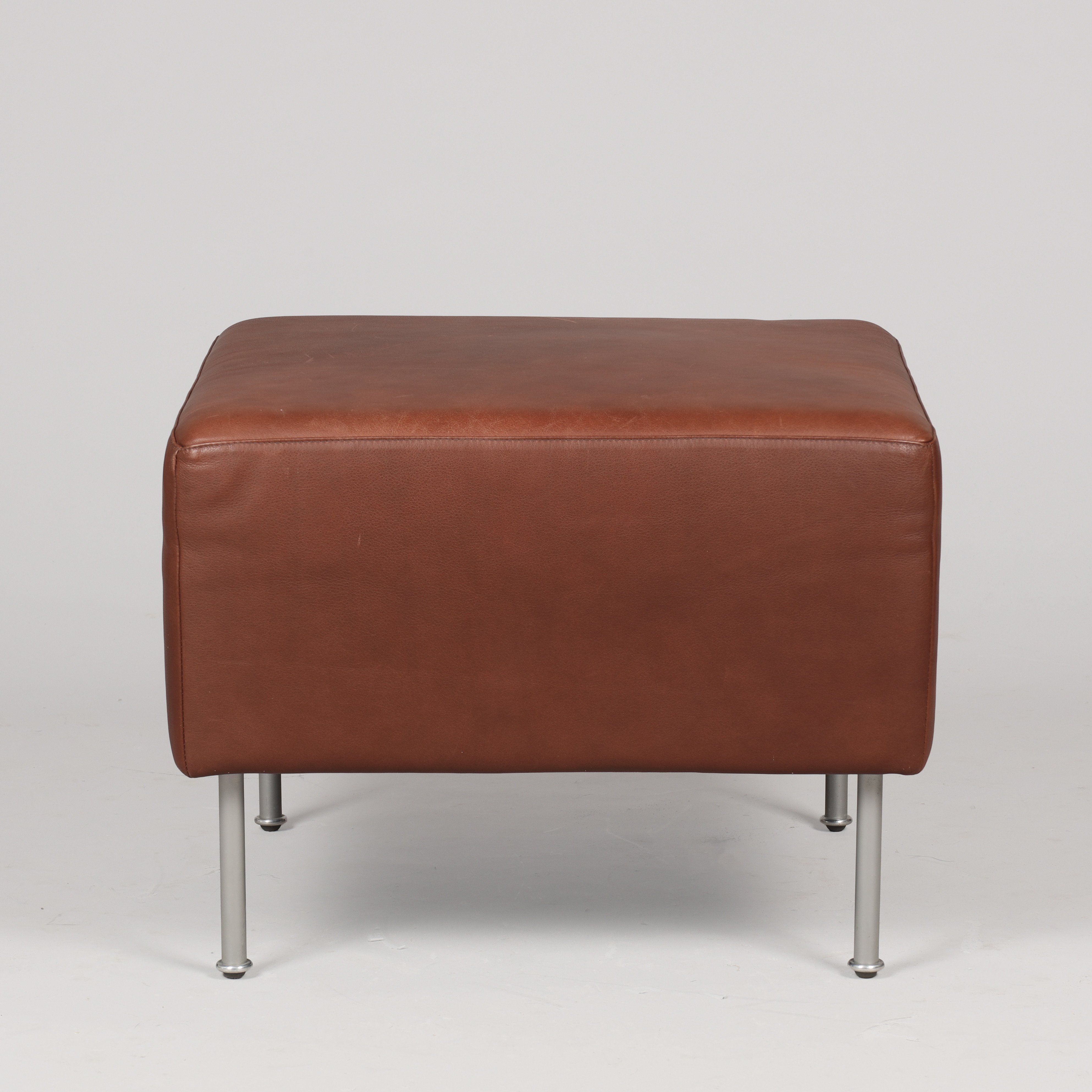 Bilder för 4770538. GIJS PAPAVOINE. Fåtölj ”Scene” med fotpall och sits ...