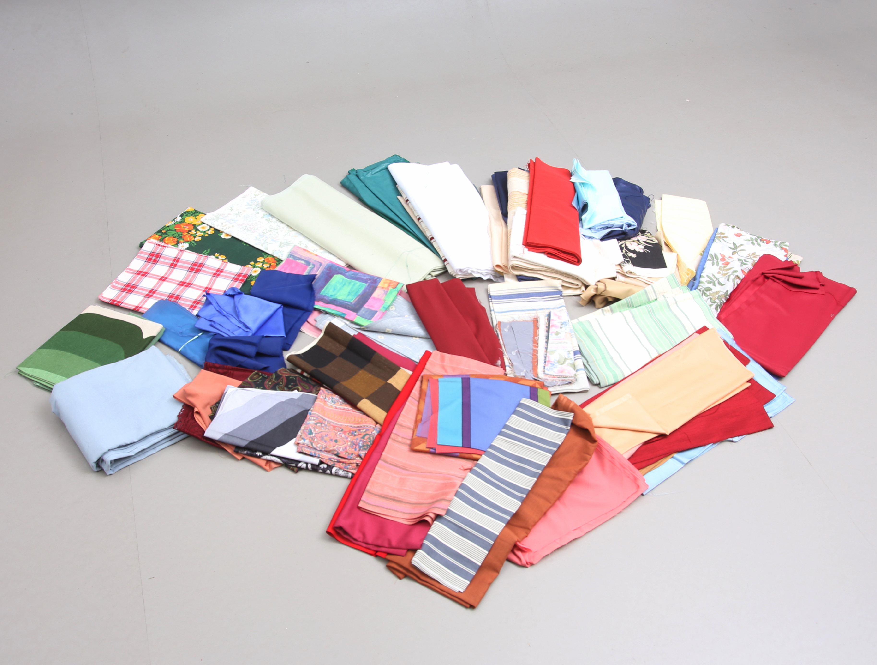 FABRIC, per item, lot, cotton/synthetic. Carpets & Textiles - Textiles ...